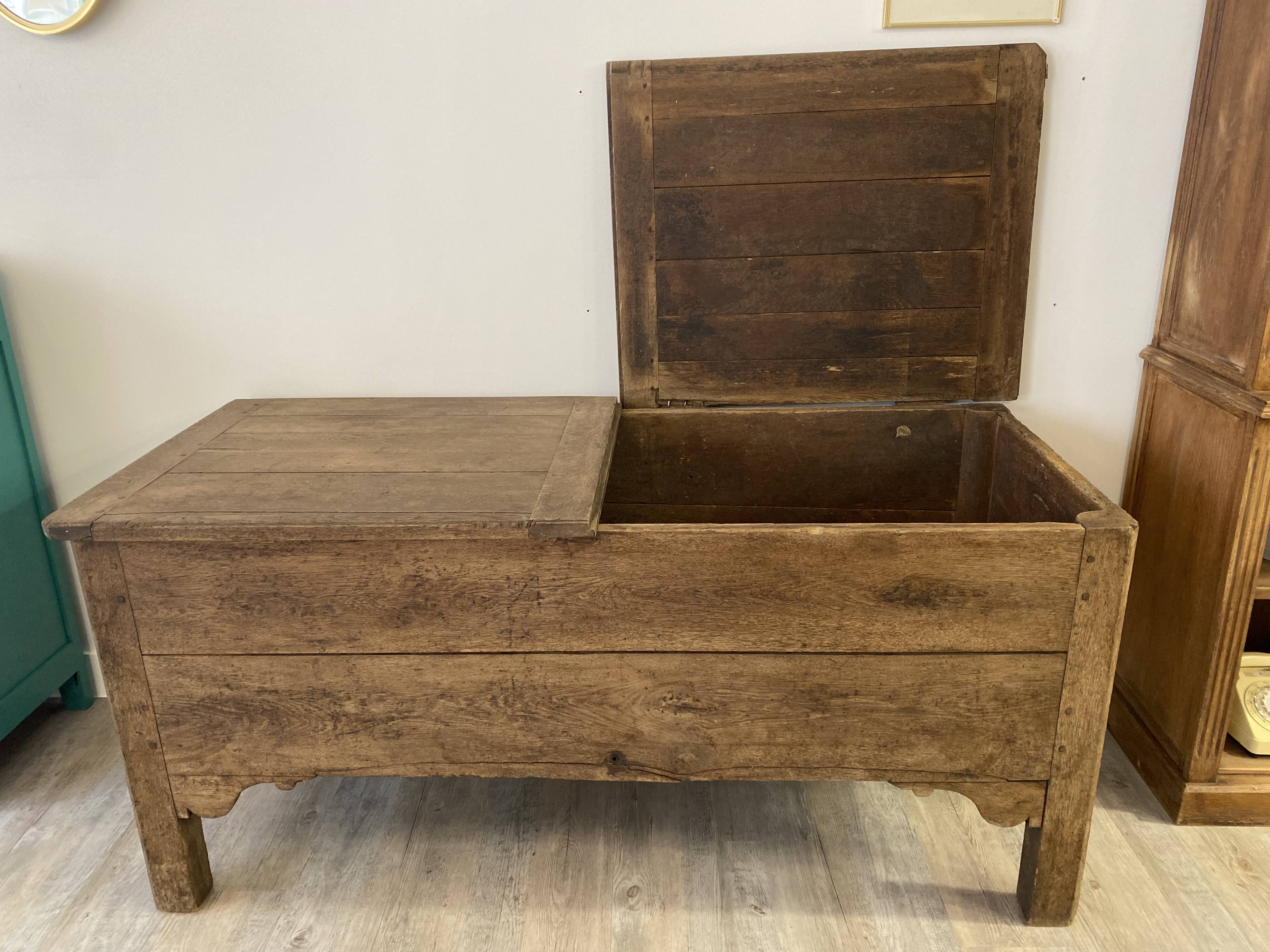 Grand maie ancienne en bois massif double battant | Selency