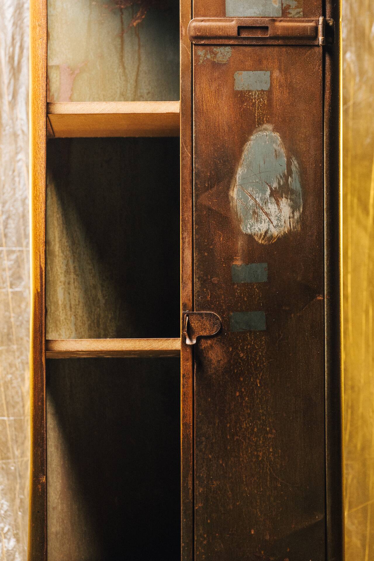 2-sided industrial metal locker from the 1950s, rounded corners | Selency