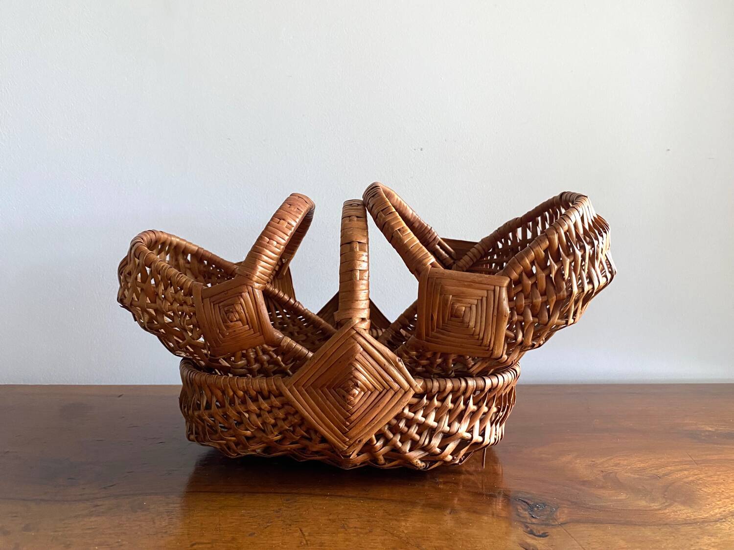 Petit panier en osier tressé des années 70 | Selency