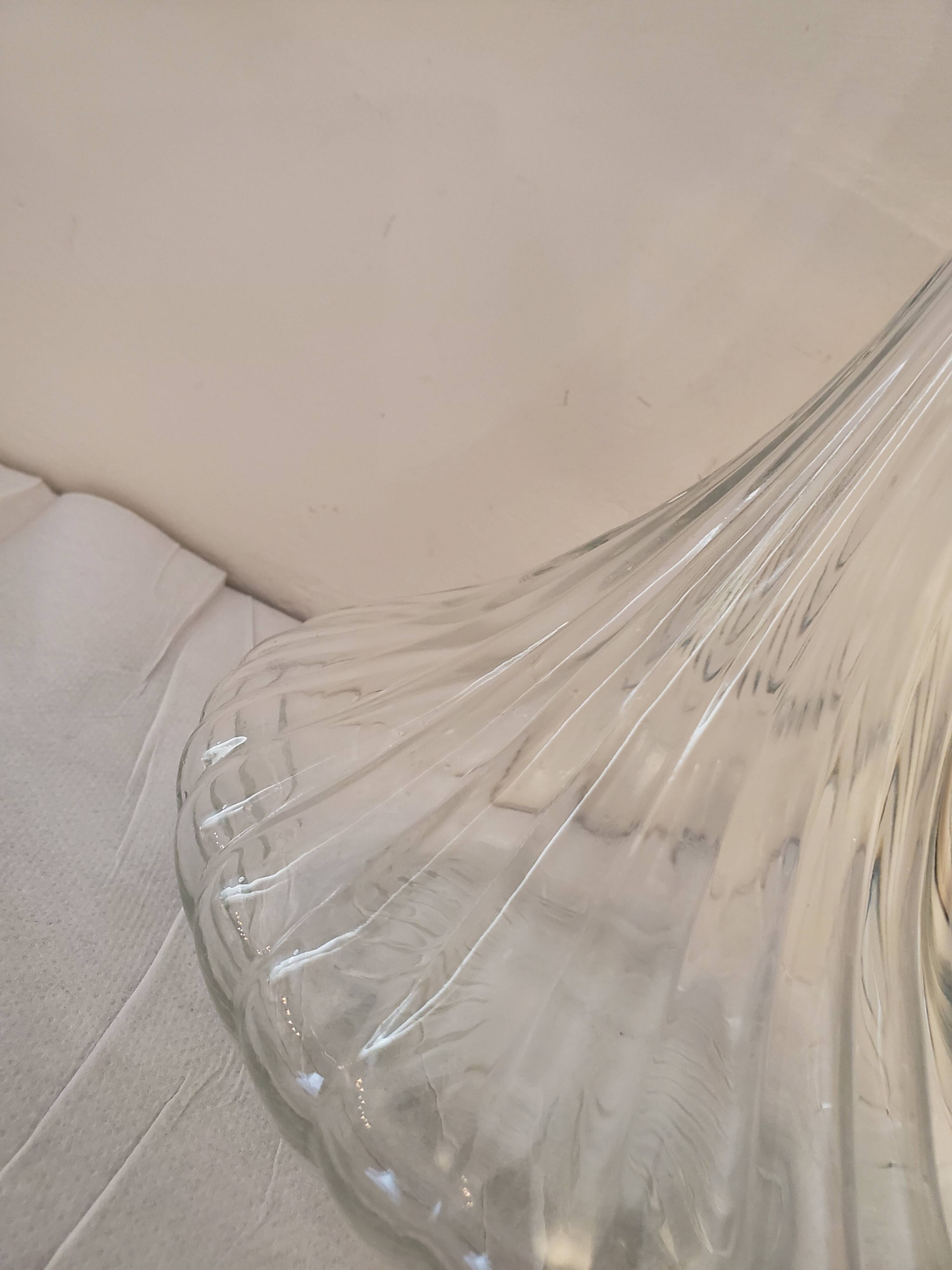 Carafe en verre moulé torsadé | Selency