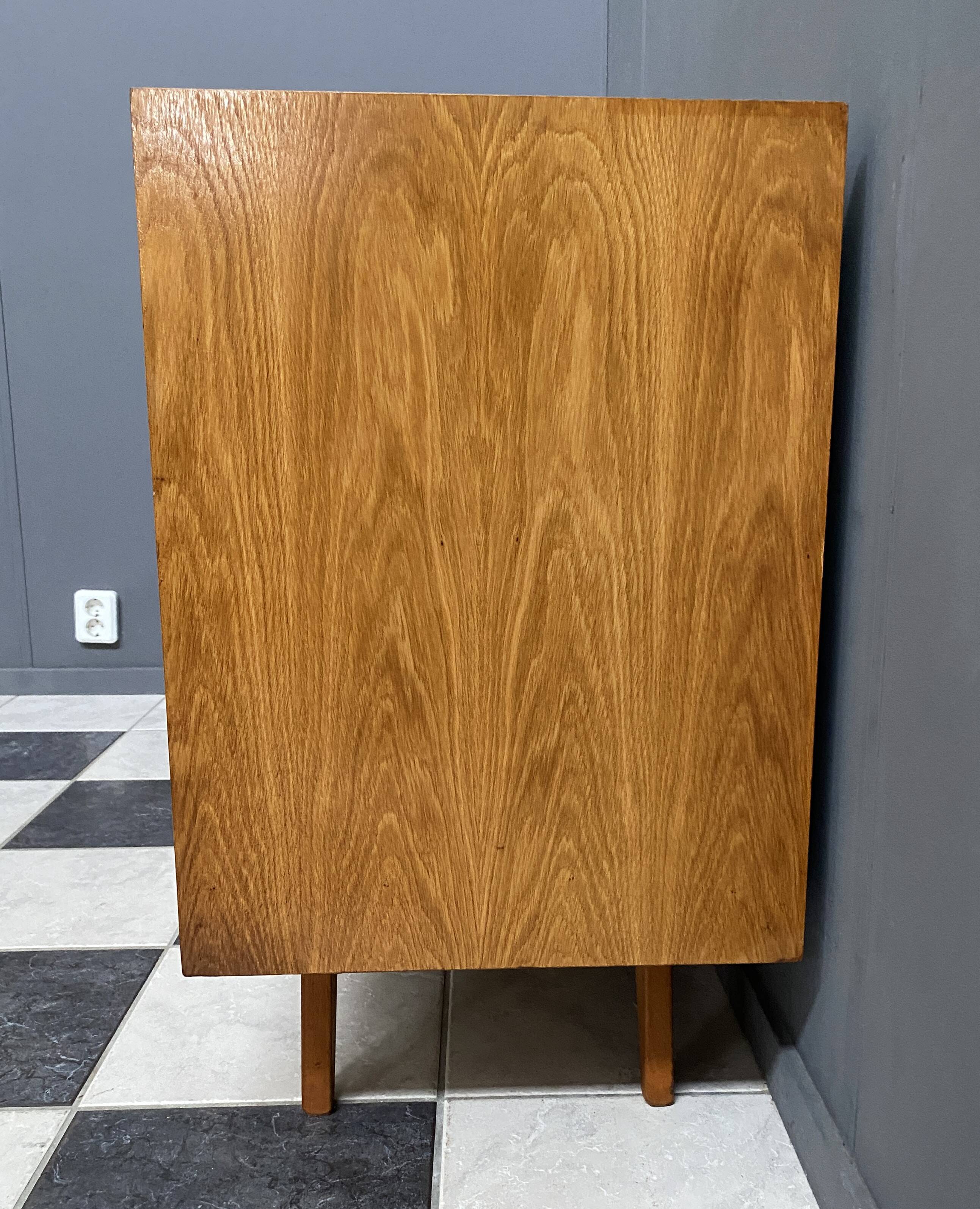 Enfilade rose Jiri Jiroutek 2 portes modèle U450-dub années 1960 | Selency