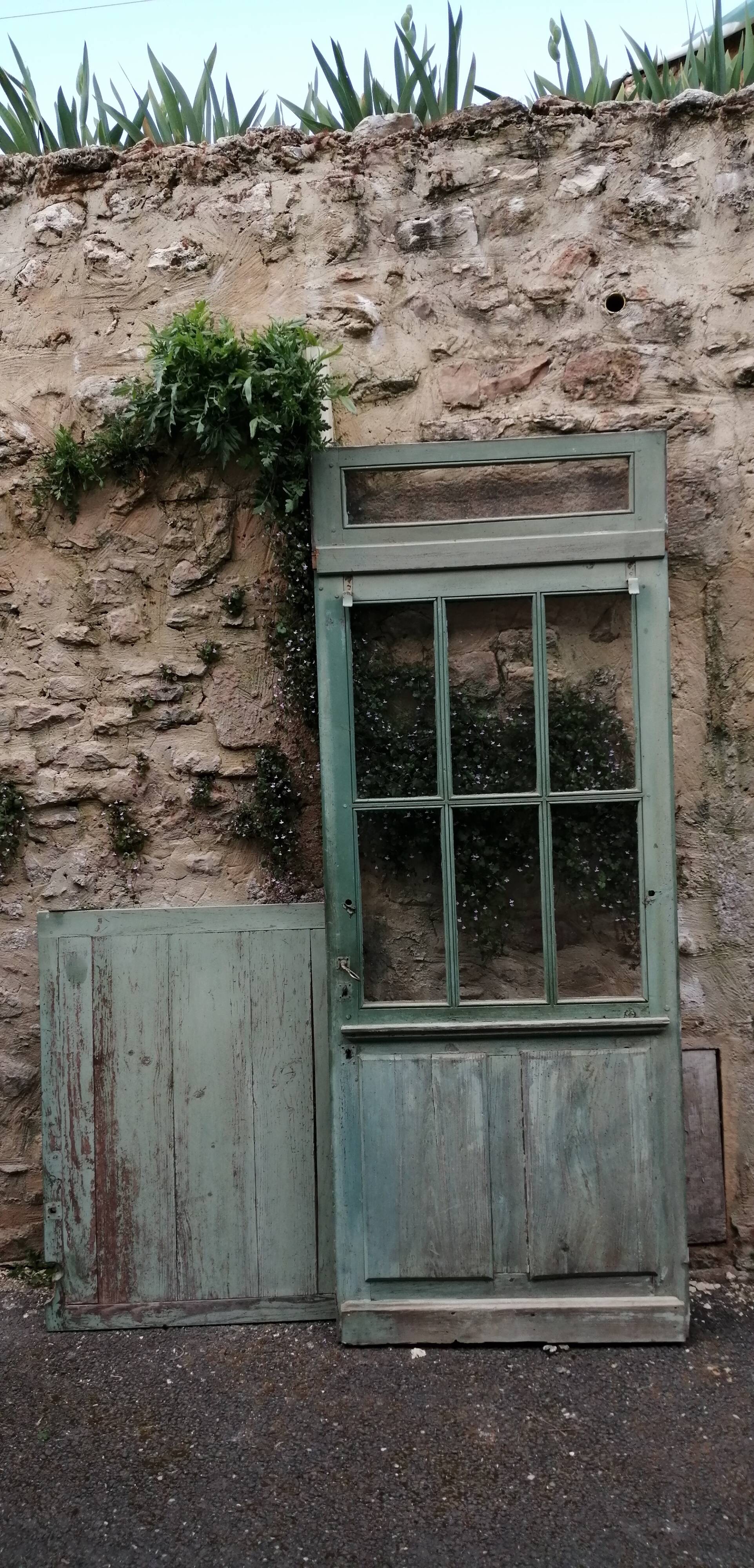 Porte en pin vitrée (6 carreaux) avec son imposte et son volet amovible ...