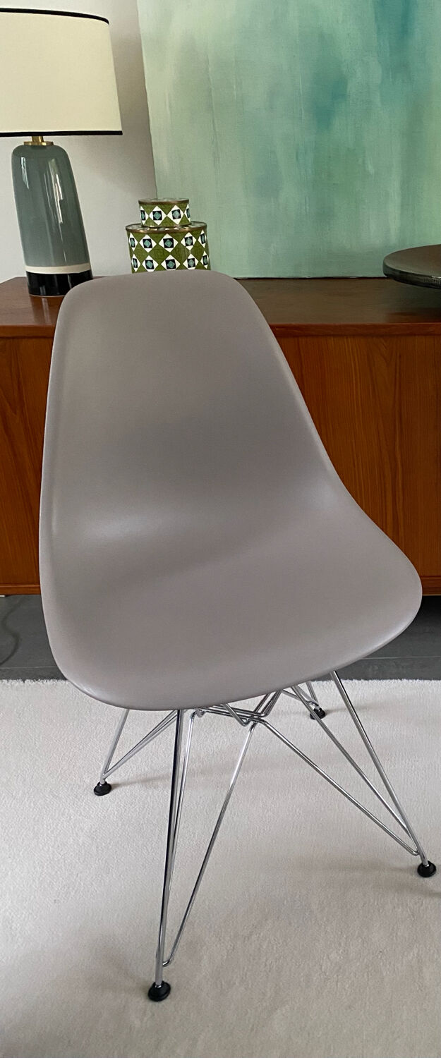 Chaise Eames Grise