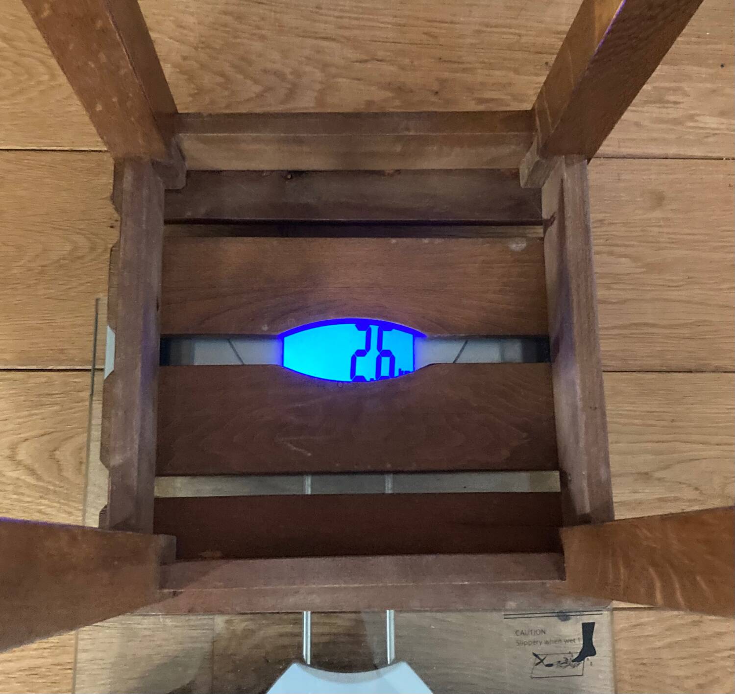 Tabouret en bois à prise centrale piétement quadripode époque XXe | Selency