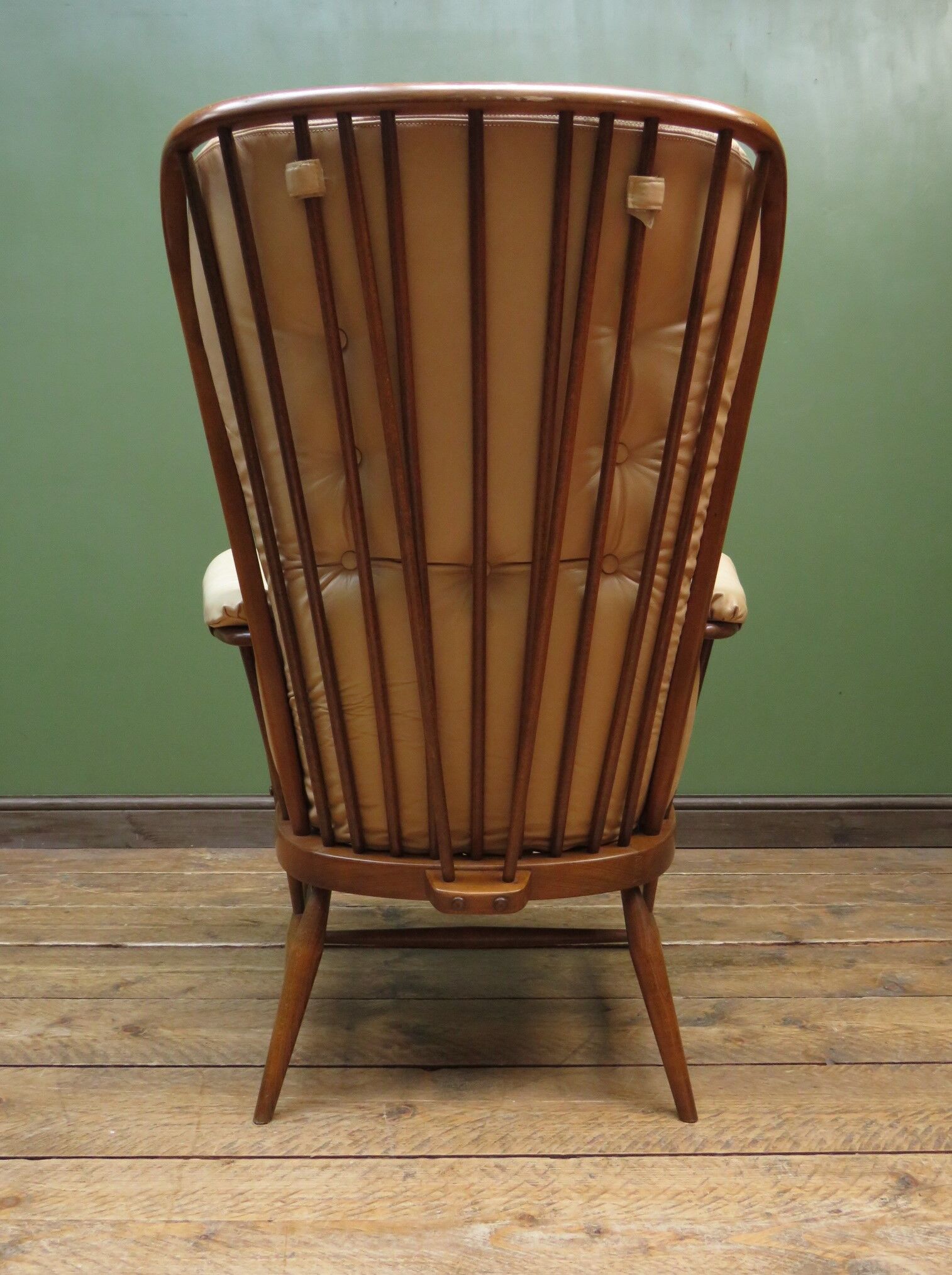 Fauteuil Ercol evergreen avec siège en cuir | Selency