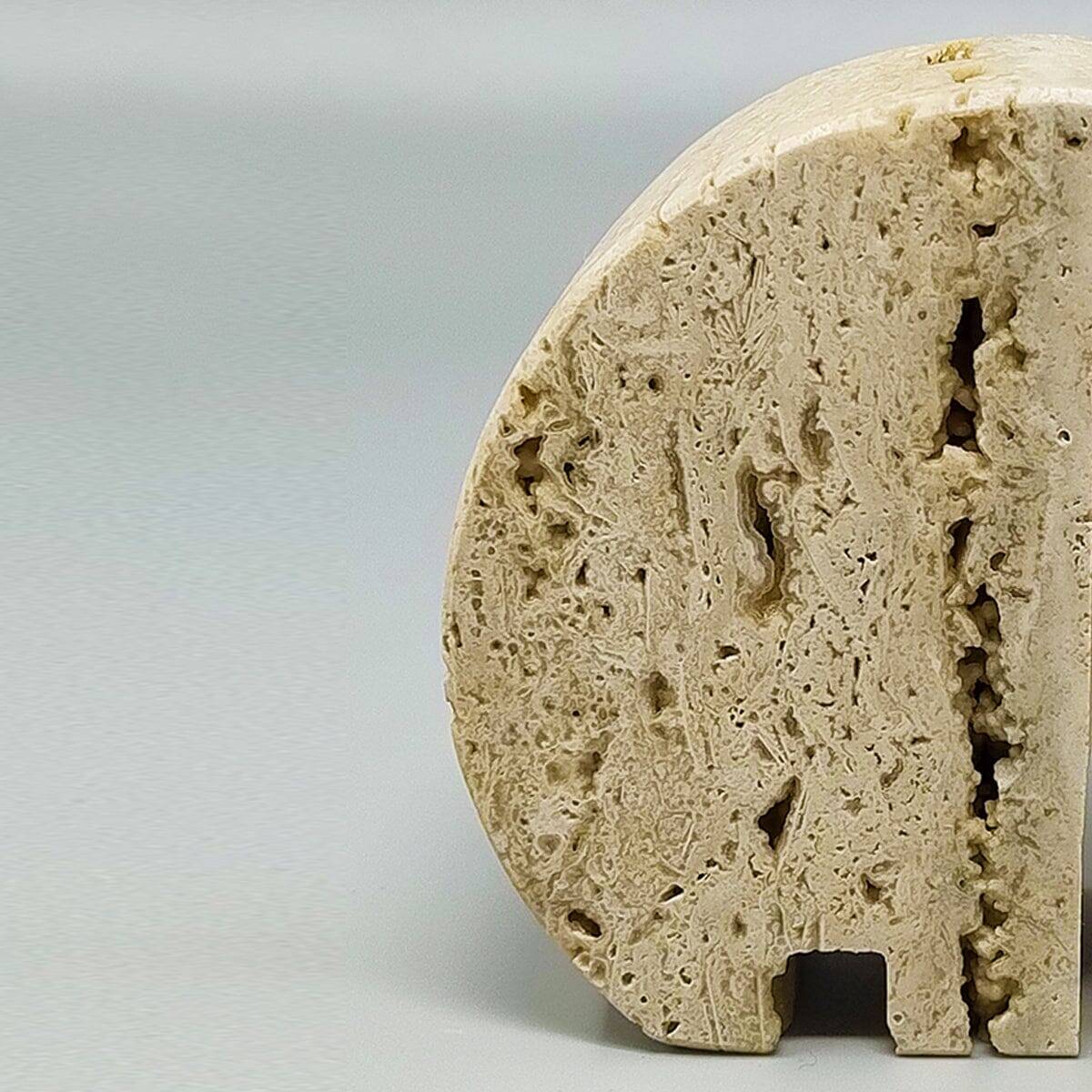 Sculpture d'éléphant en travertin des années 1970 par Enzo Mari pour F ...