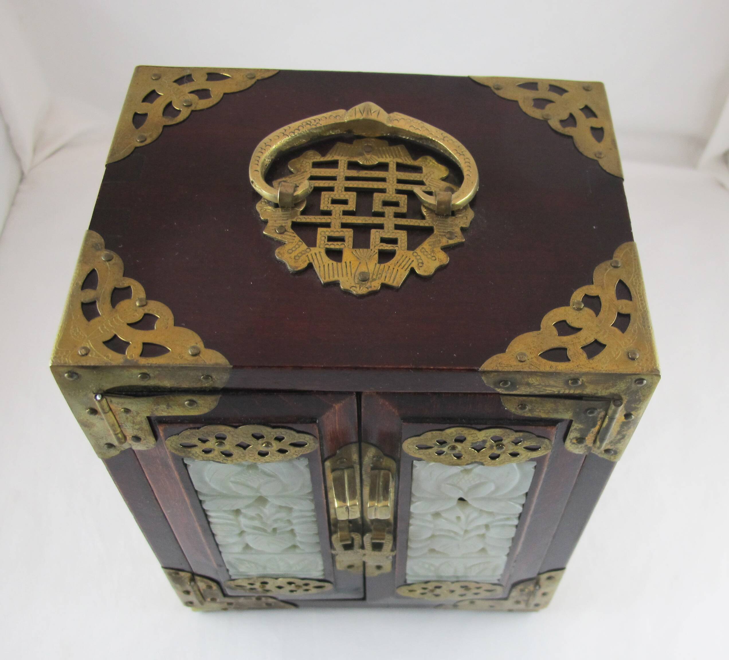 boite à bijoux Chinois Chine en bois orné des plaques de jade | Selency