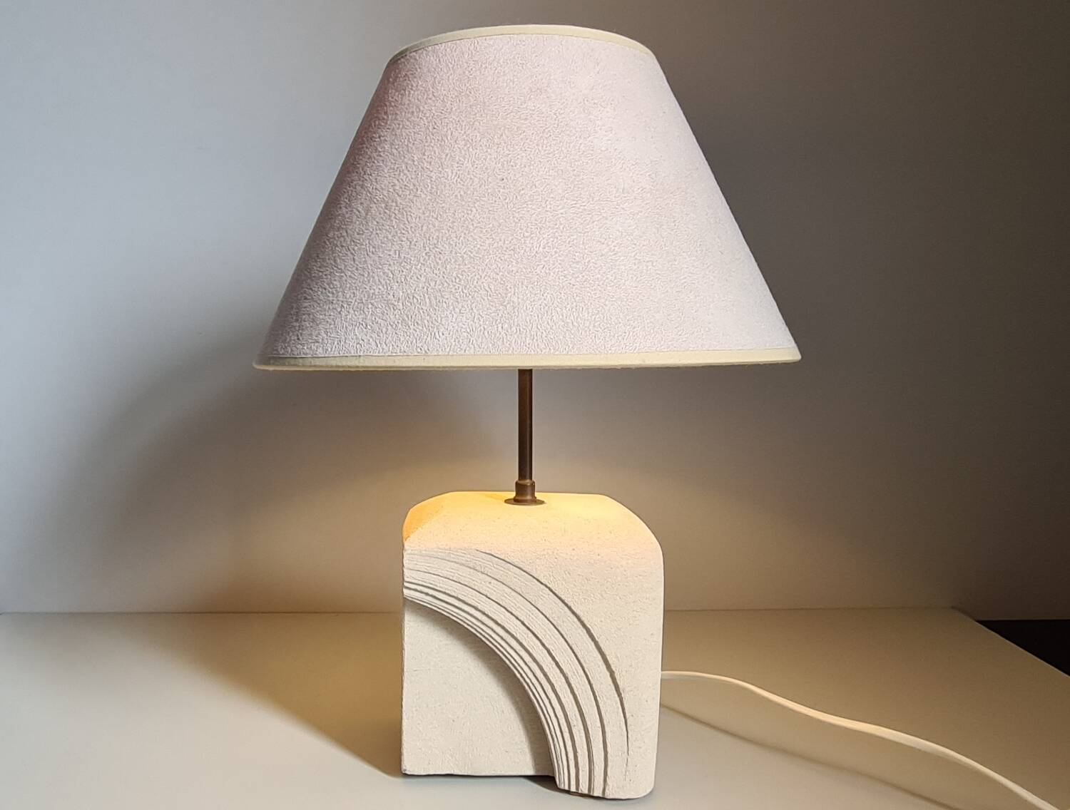 Albert Tormos style sculpture lamp in white stone / 60s / art ...