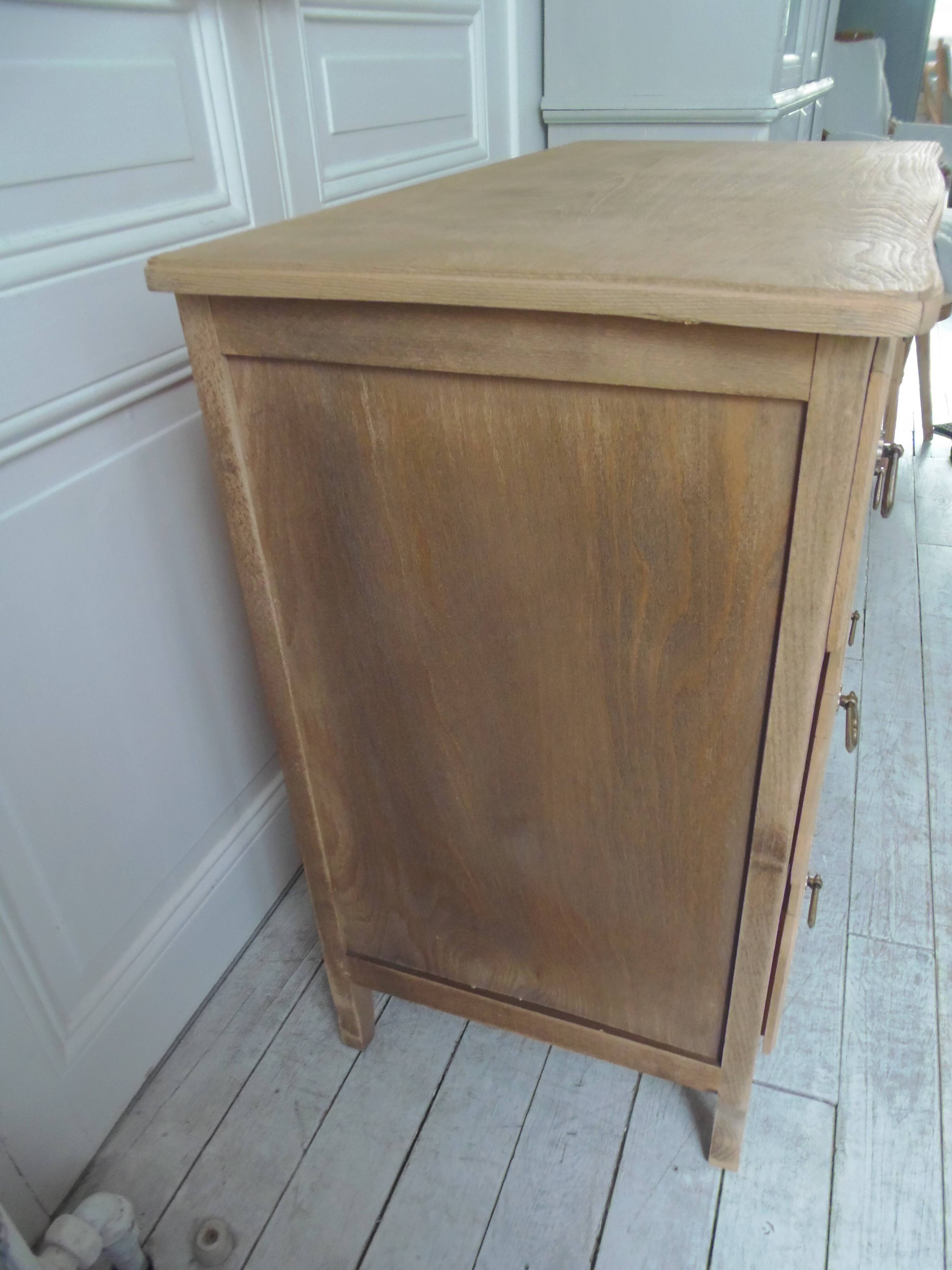 Commode vintage en bois brut finition cirée, plateau bois protégé par ...