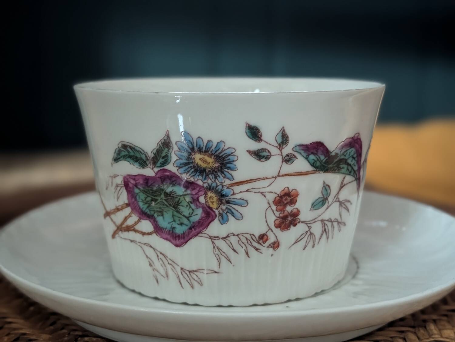 Tasse déjeuner en porcelaine fine décor floral, 1930-1940 | Selency