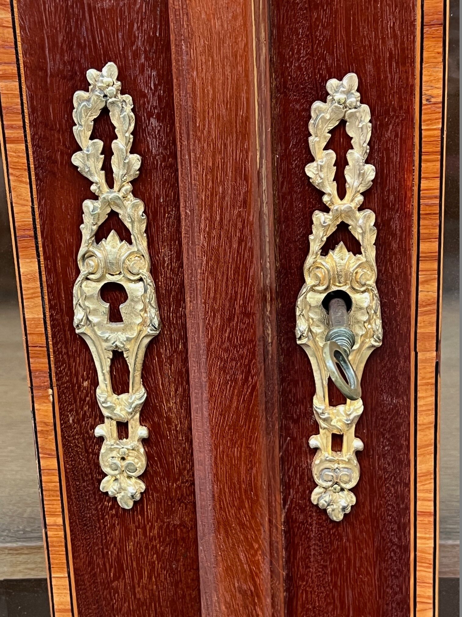 Napoleon III style library | Selency