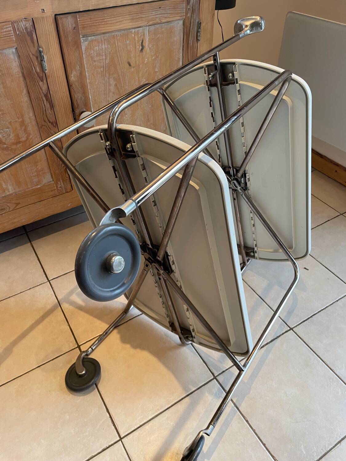 Transit folding serving table designed by David Mellor ed Magis | Selency