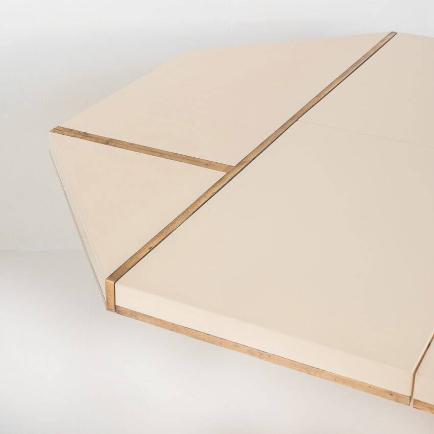 Table à manger dessin de Jean Claude Mahey. Bois laqué. France, 70s ...