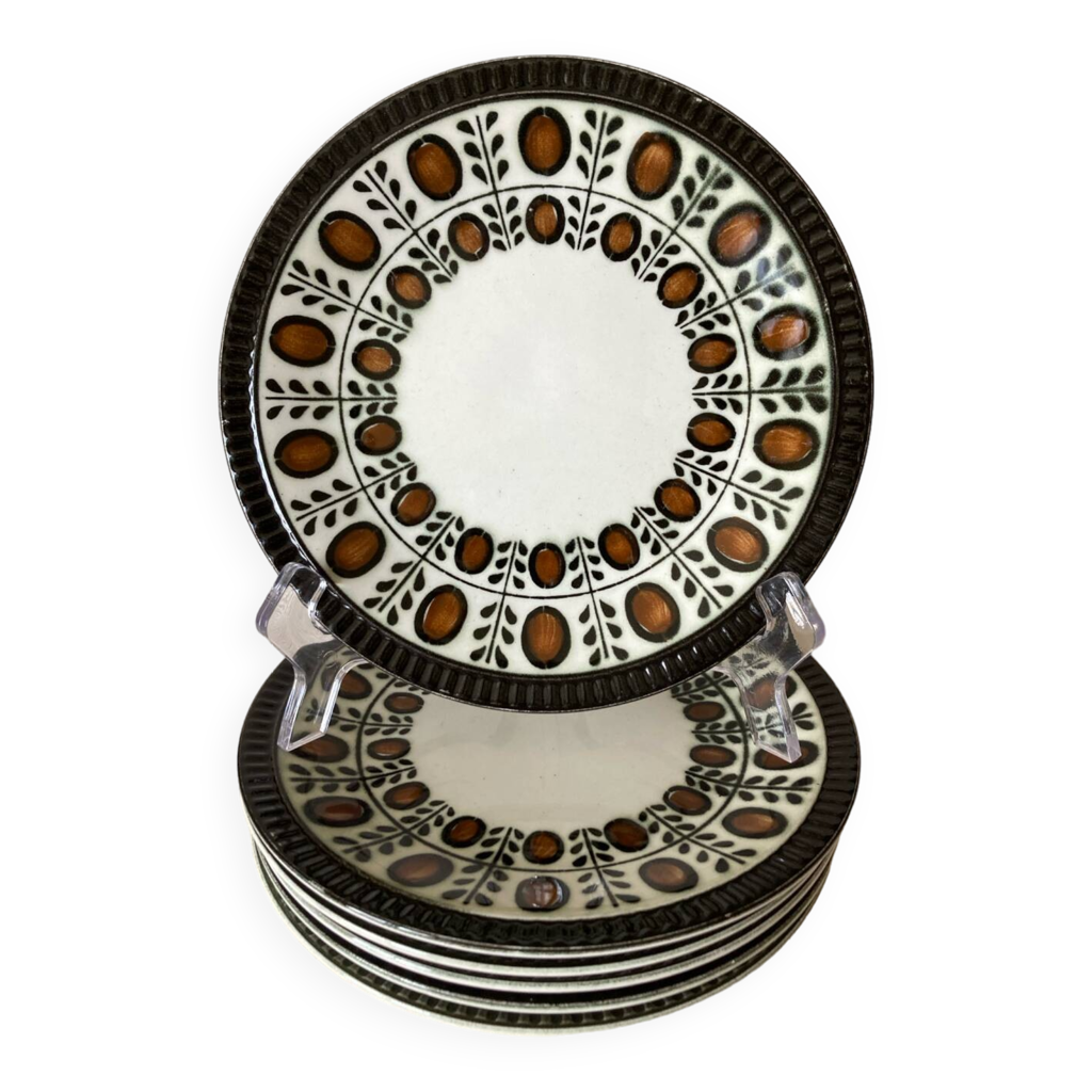 Assiettes à dessert Boch La Louvière forme delta décor noix | Selency