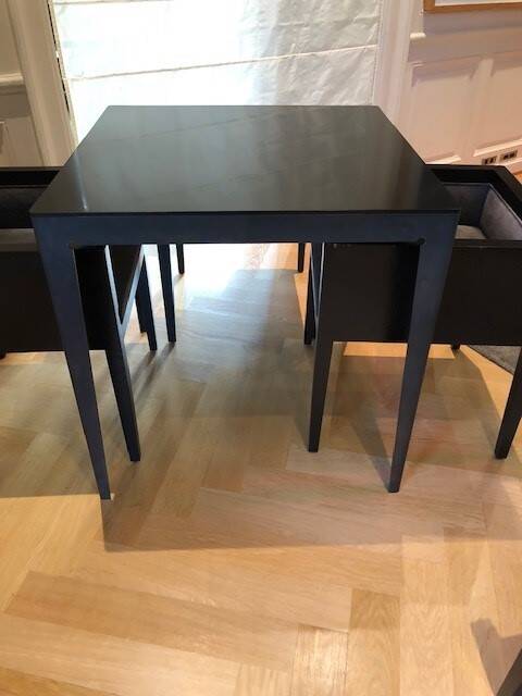 Table carrée Silvain Giroir éditée par Les Enfants Terribles et 4 ...