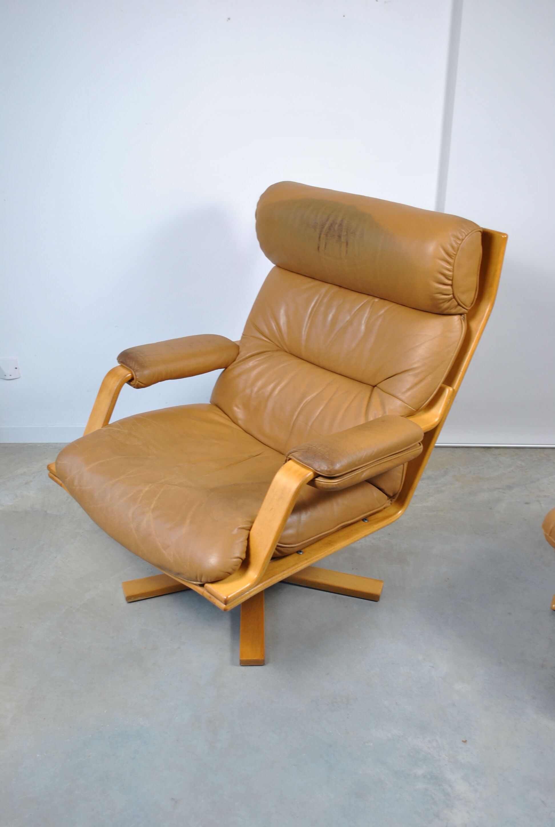 Fauteuil cuir avec ottoman 1970 | Selency
