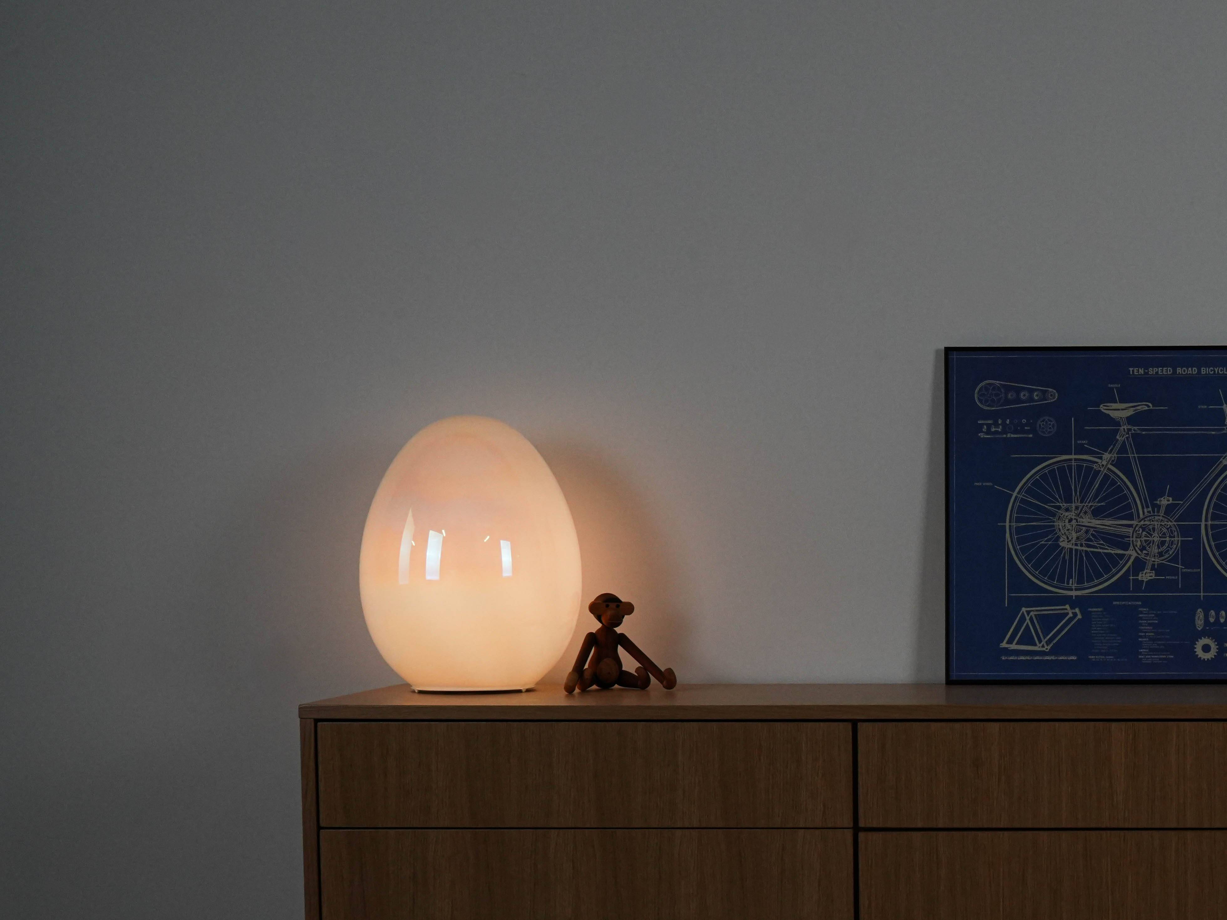 Lampe de table en forme d'œuf, design italien, années 1970, fabriquée ...