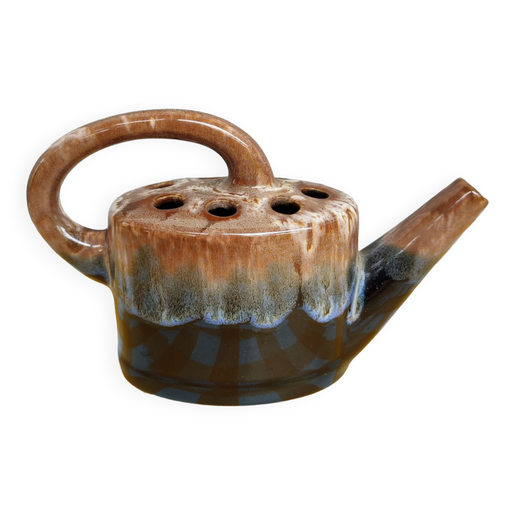 Alpho earthenware spikes in the shape of a watering can | Selency