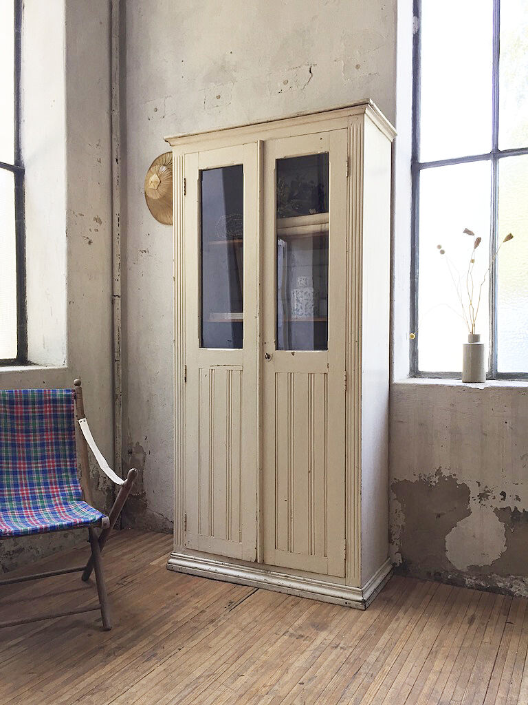 Armoire bonnetière vitrée blanche | Selency