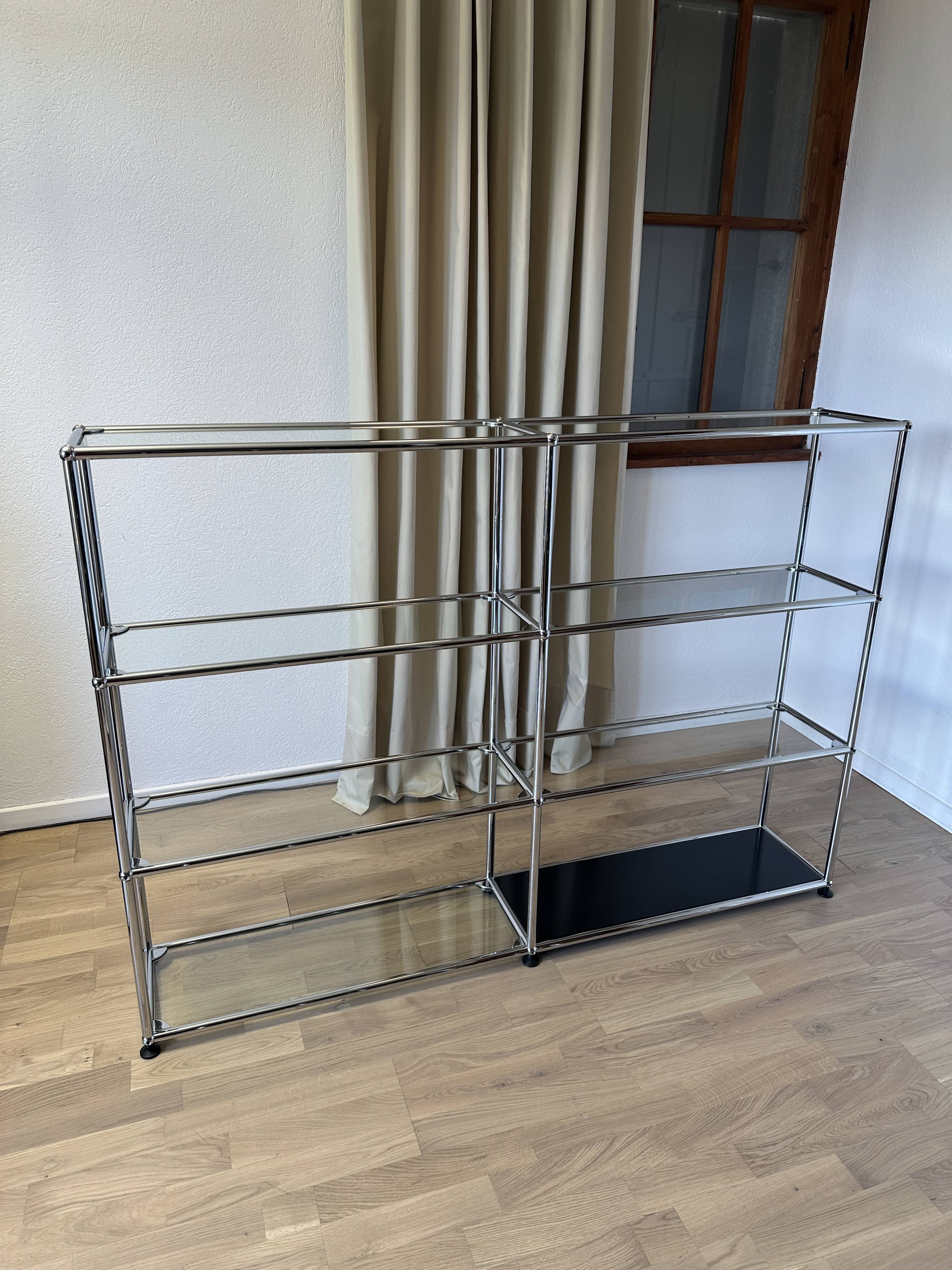 USM Haller shelf in glass and Graphite Black | Selency