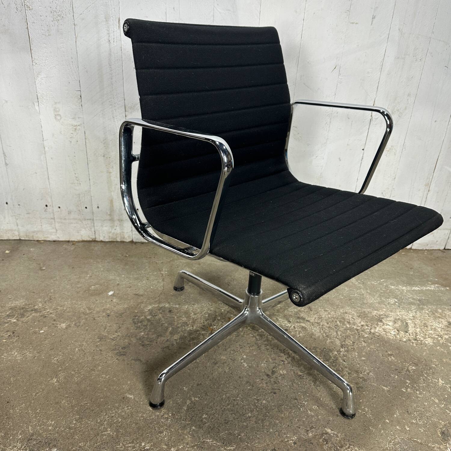 Chaise Eames Grise