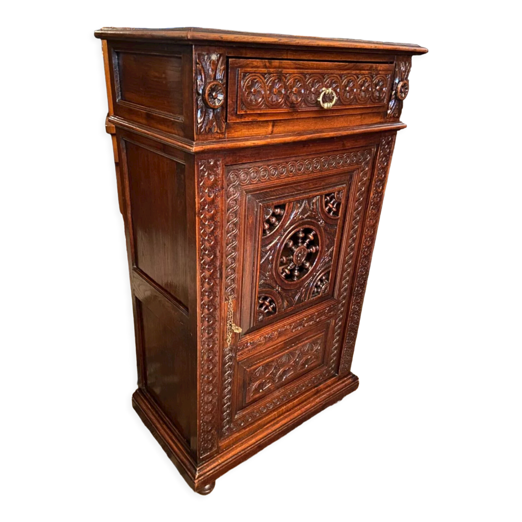 Buffet confiturier breton fin XIXe en noyer foncé richement sculpté Bretagne | Selency