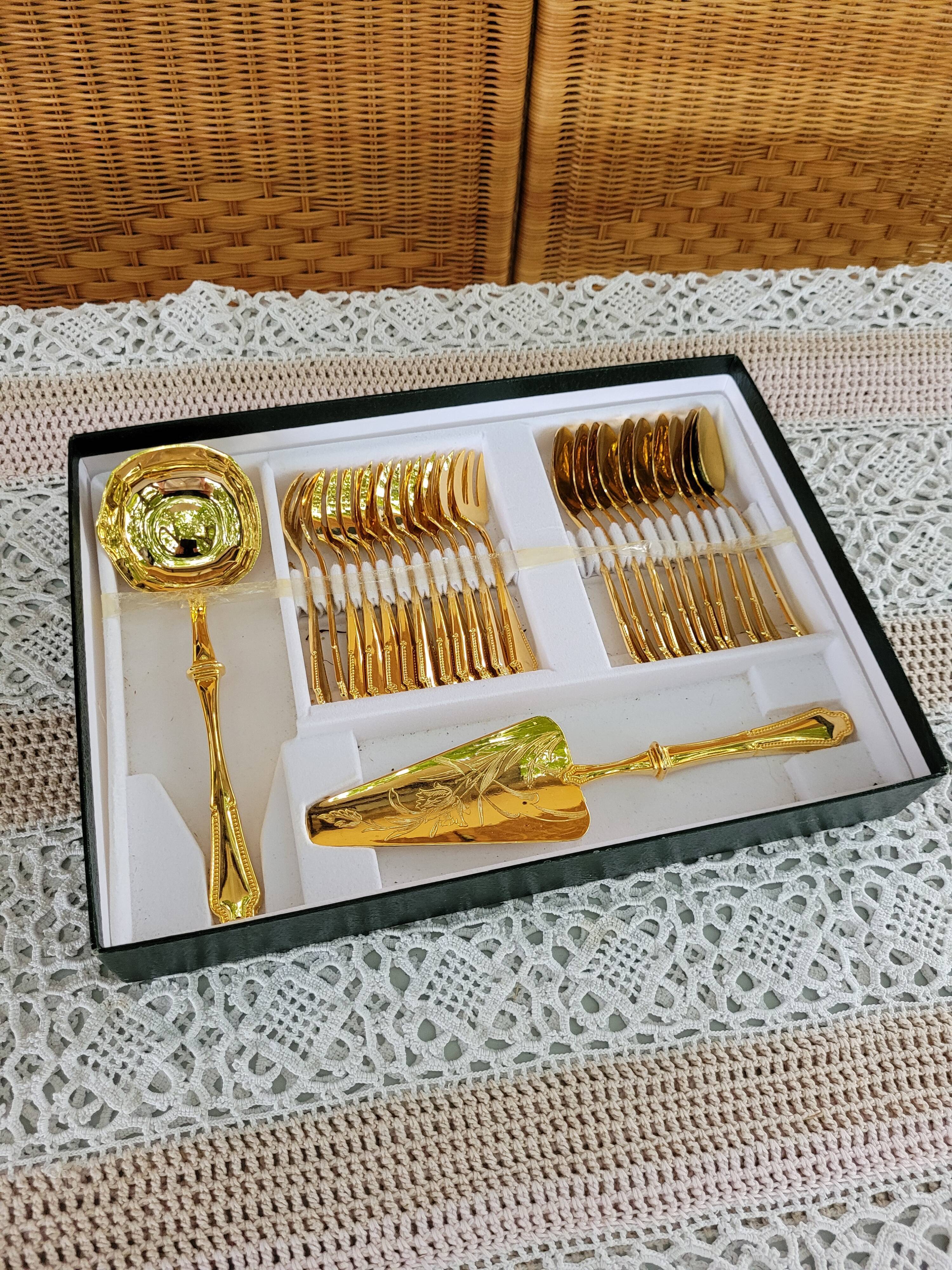 Ensemble de couvert en métal doré | Selency