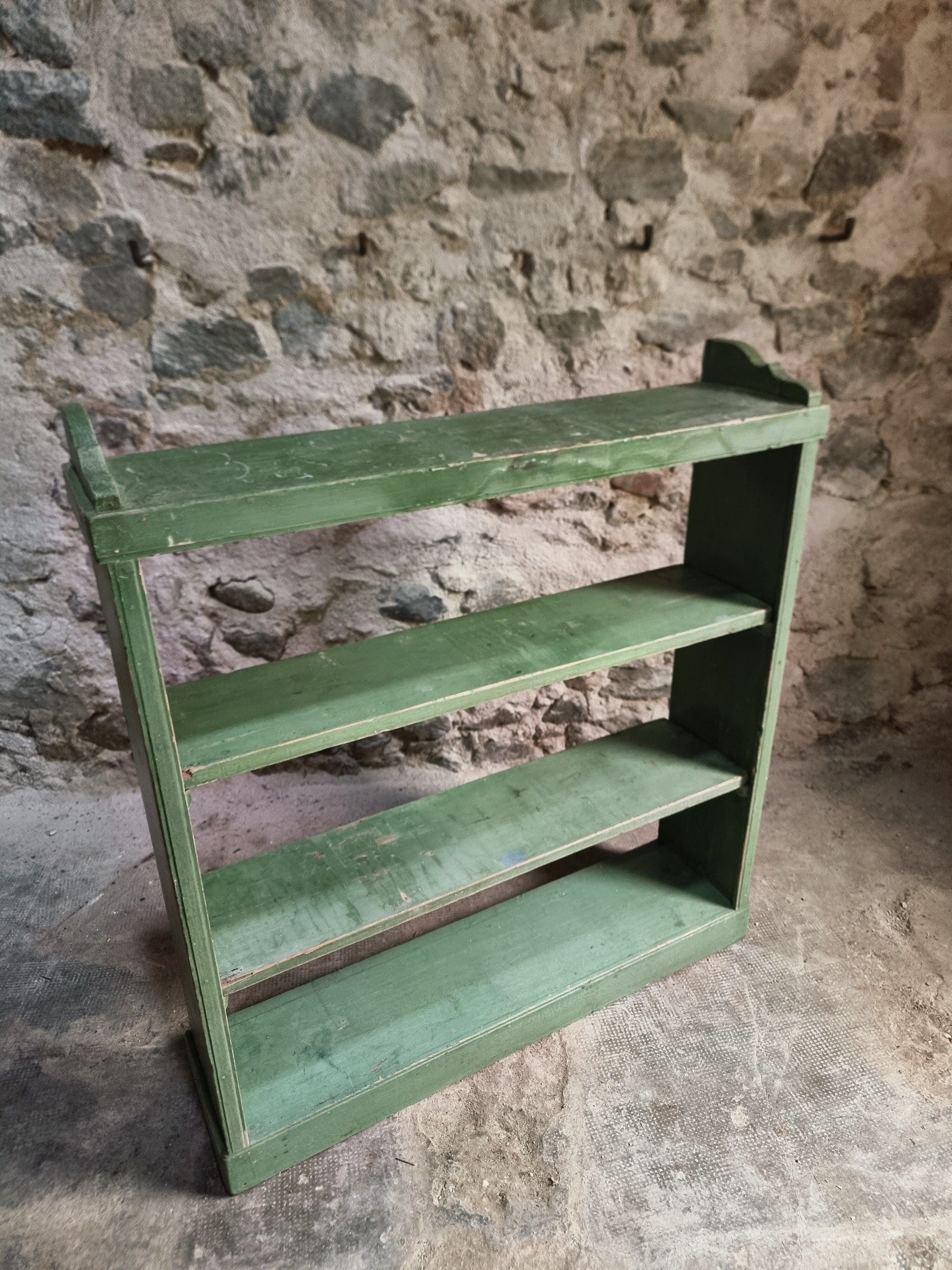 Étagère ouverte vintage en pin, peinture verte sauge d'origine, vers ...