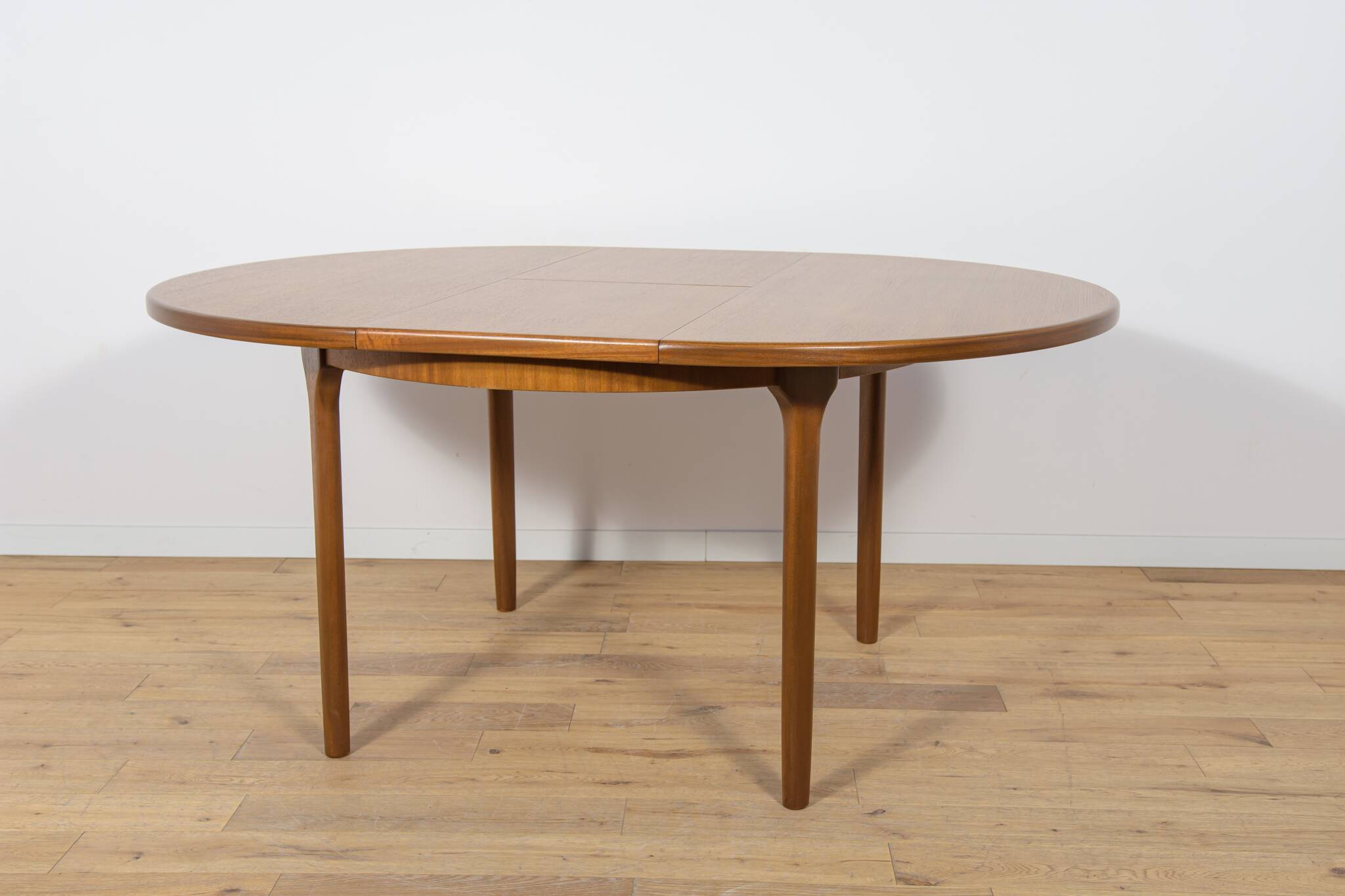 Table à manger ronde extensible de style Mid-Century Modern de McIntosh, années 1960 | Selency
