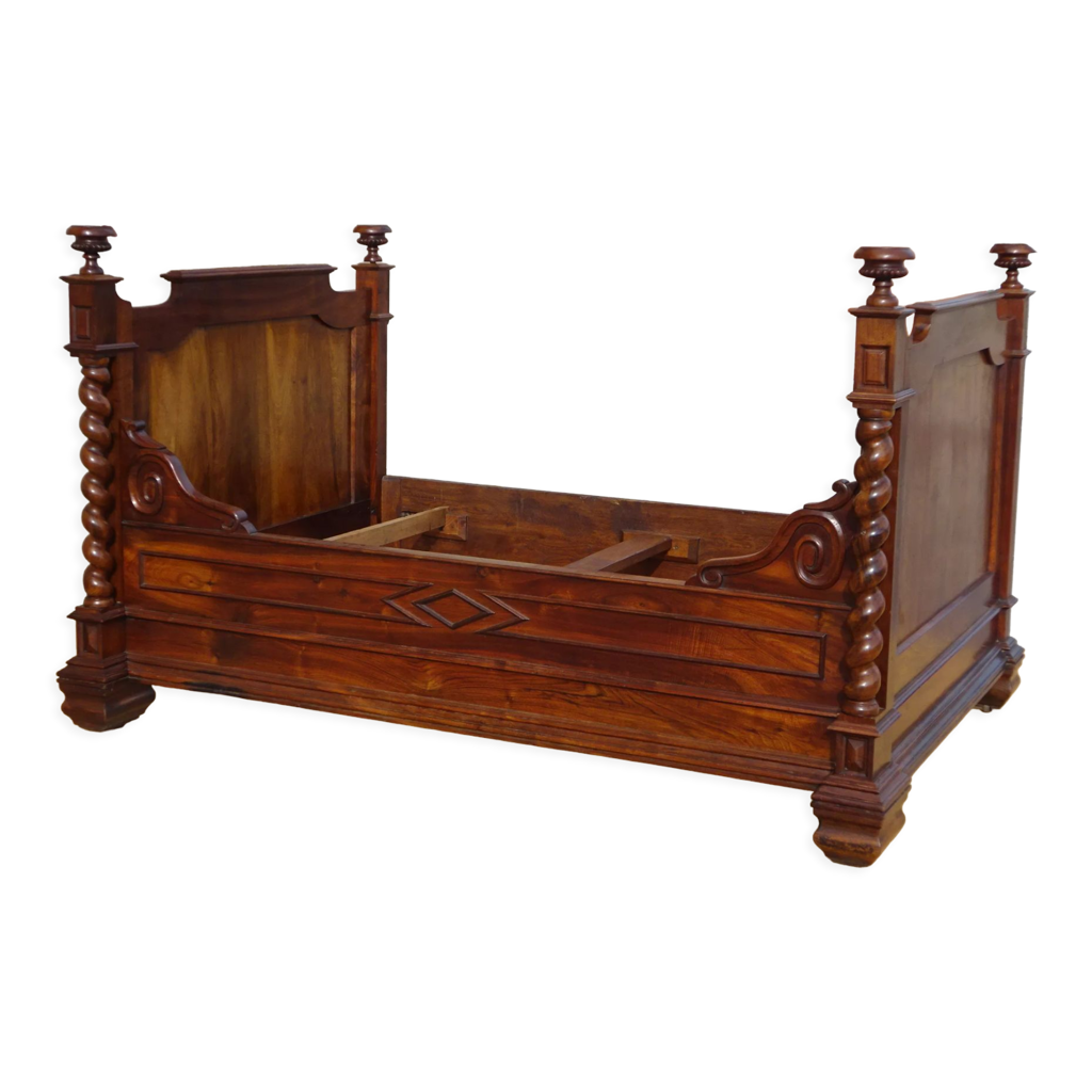 Lit en noyer massif, de style Louis XIII, en 120 | Selency