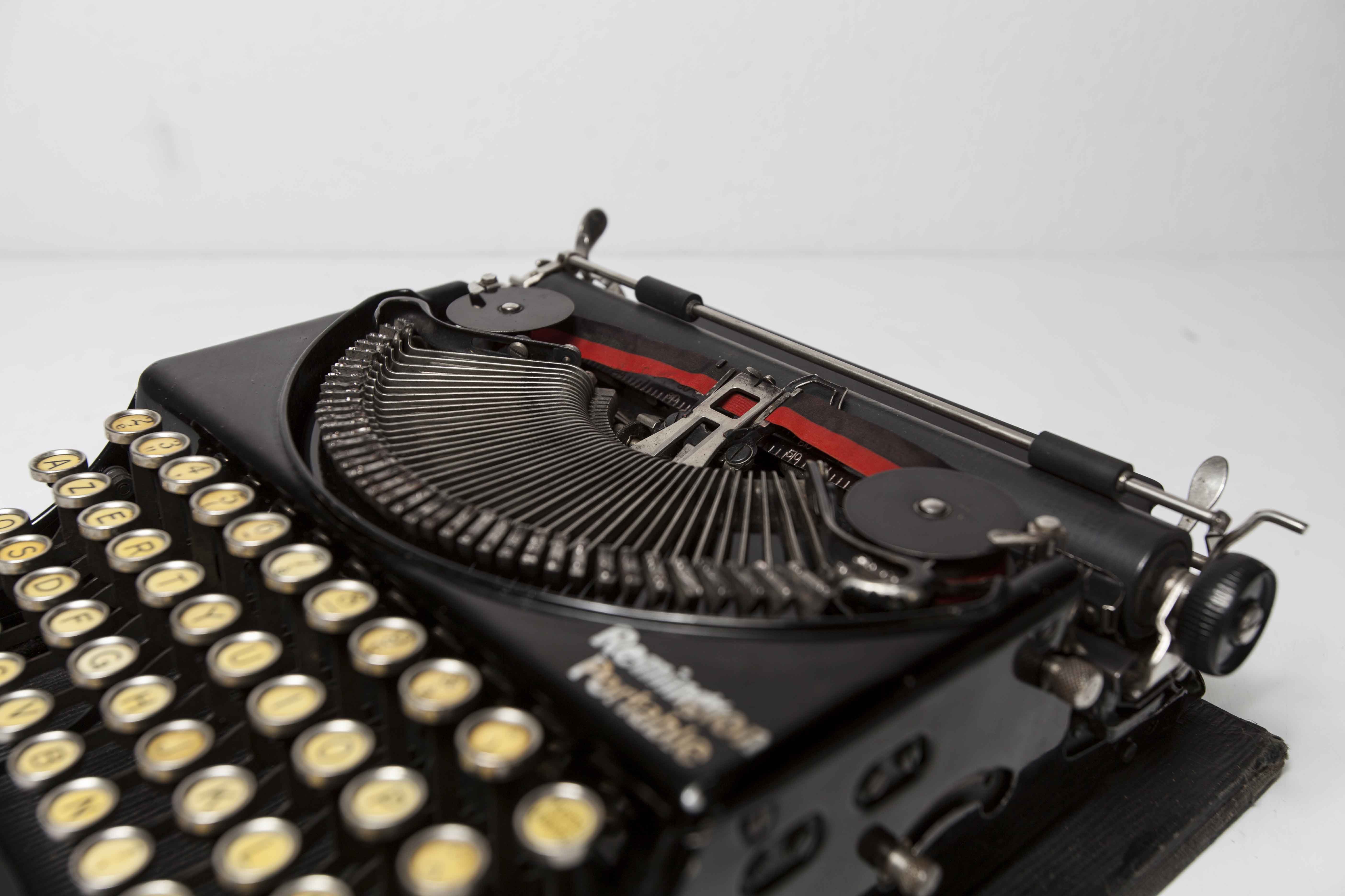 Machine à écrire Remington portable révisée et ruban neuf | Selency