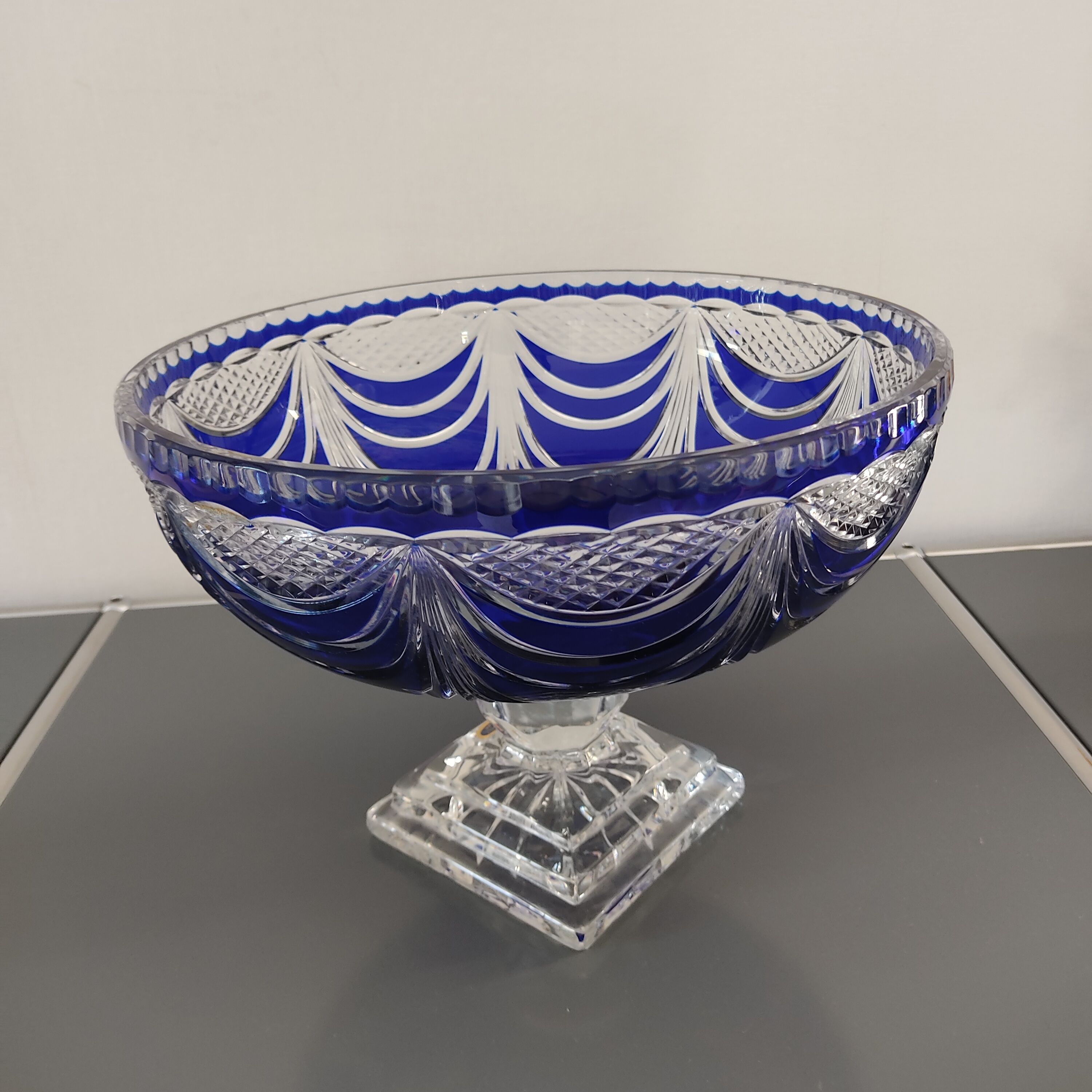 Coupe en cristal ciselé Overley sur pied | Selency