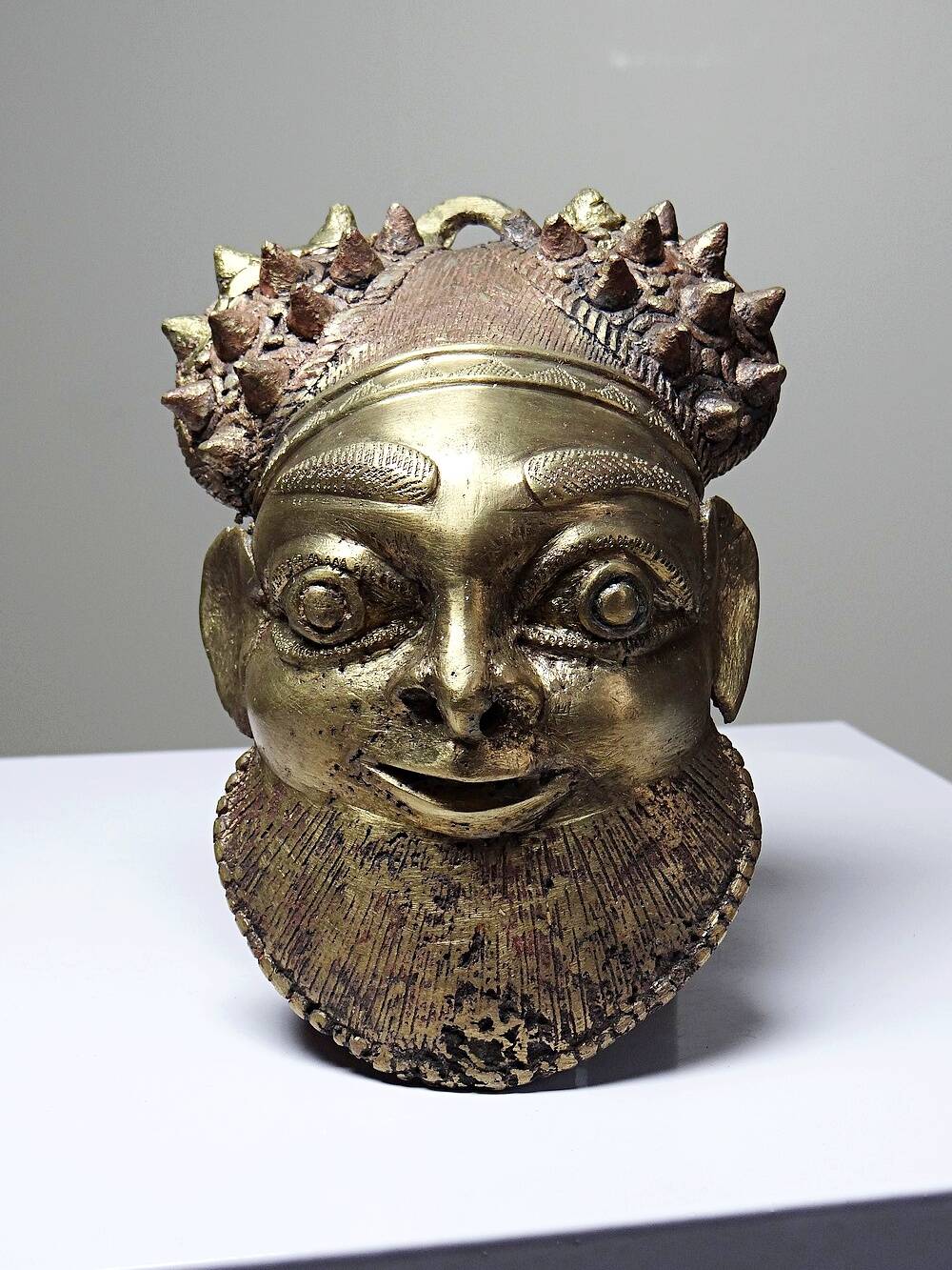 Petit masque d'Oba bronze doré Bamoun, Cameroun, vintage Afrique | Selency