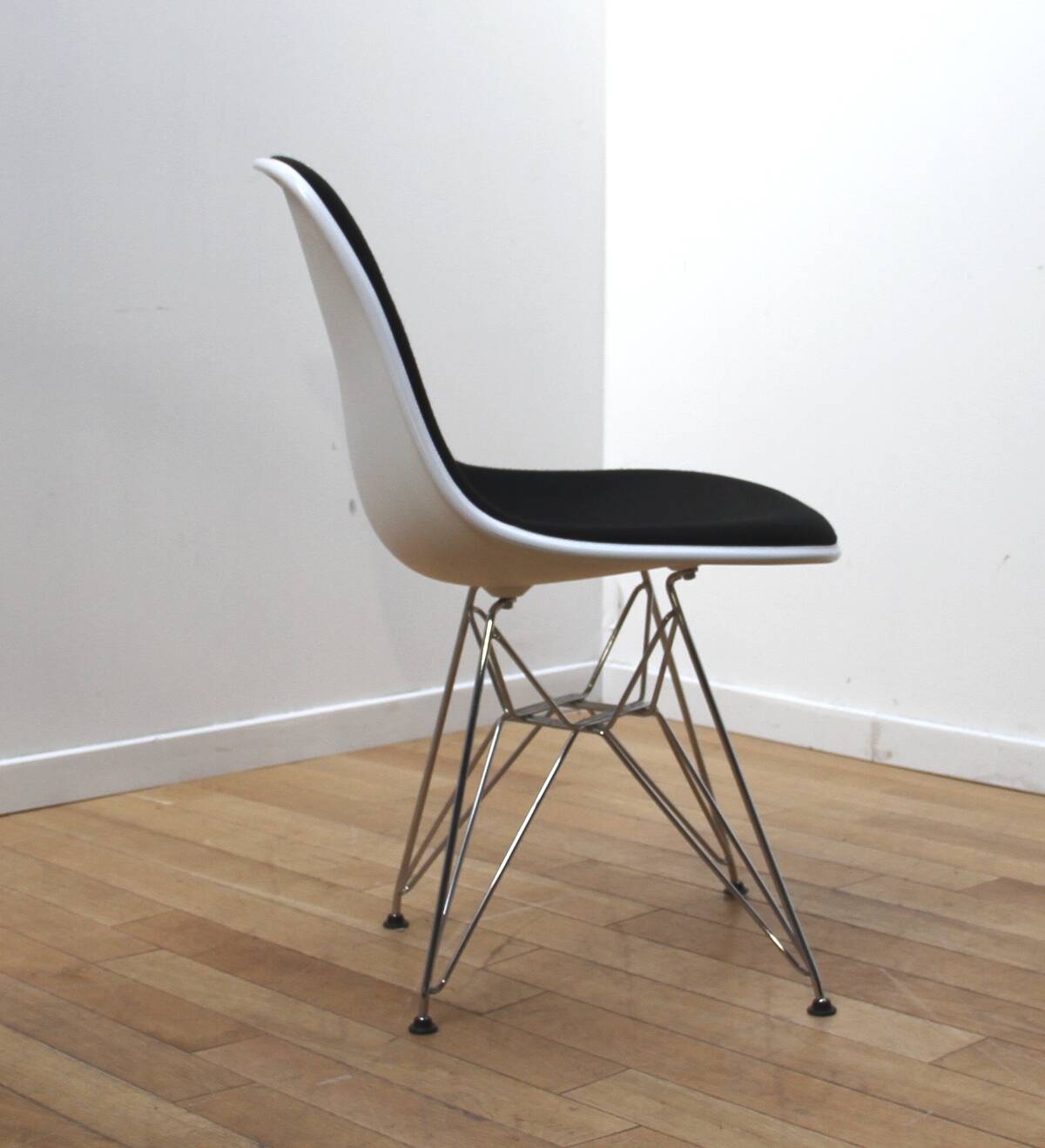 Suite de 4 chaises DSR, Charles & Ray Eames, Vitra | Selency