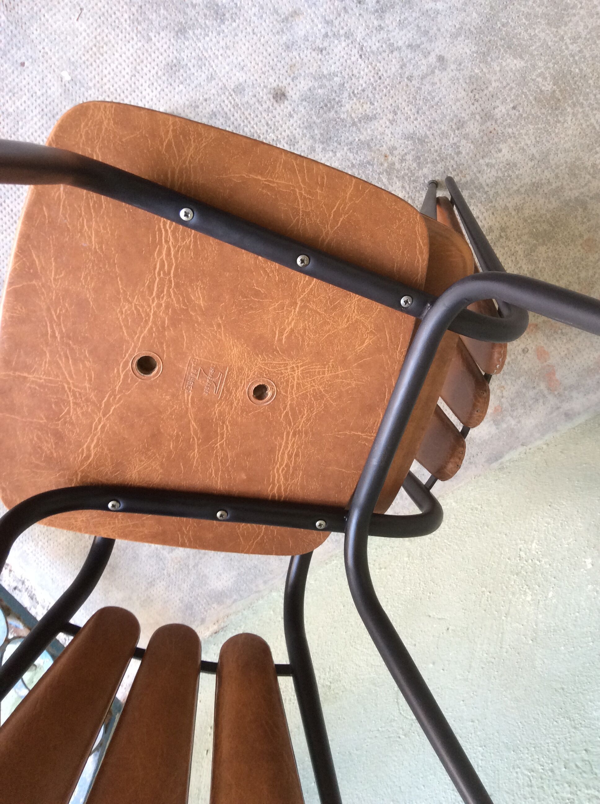 Lot de 2 chaises vintage skaï et métal Tubmenager | Selency