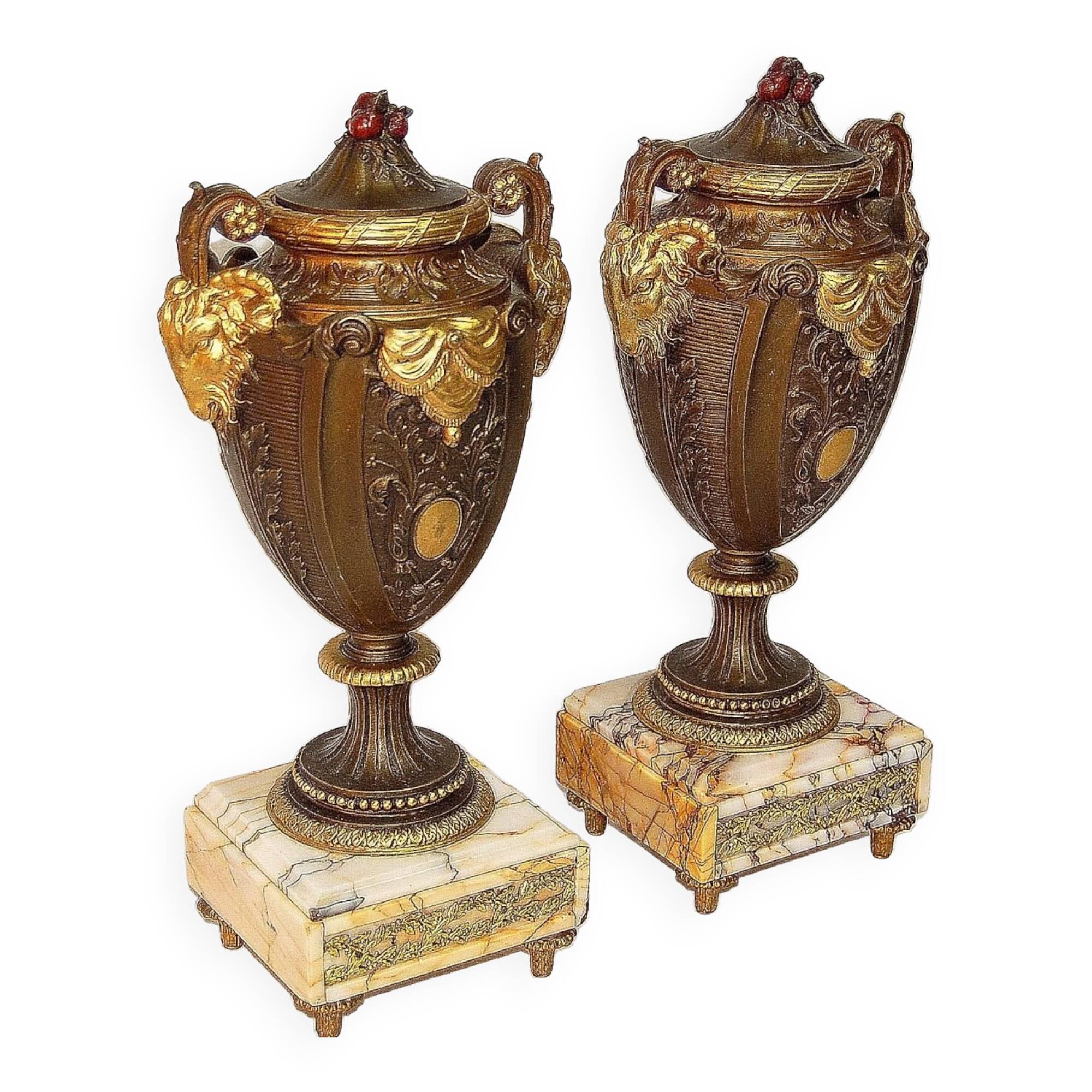 Paire de vases couverts à têtes de bélier fin XIXe siècle | Selency