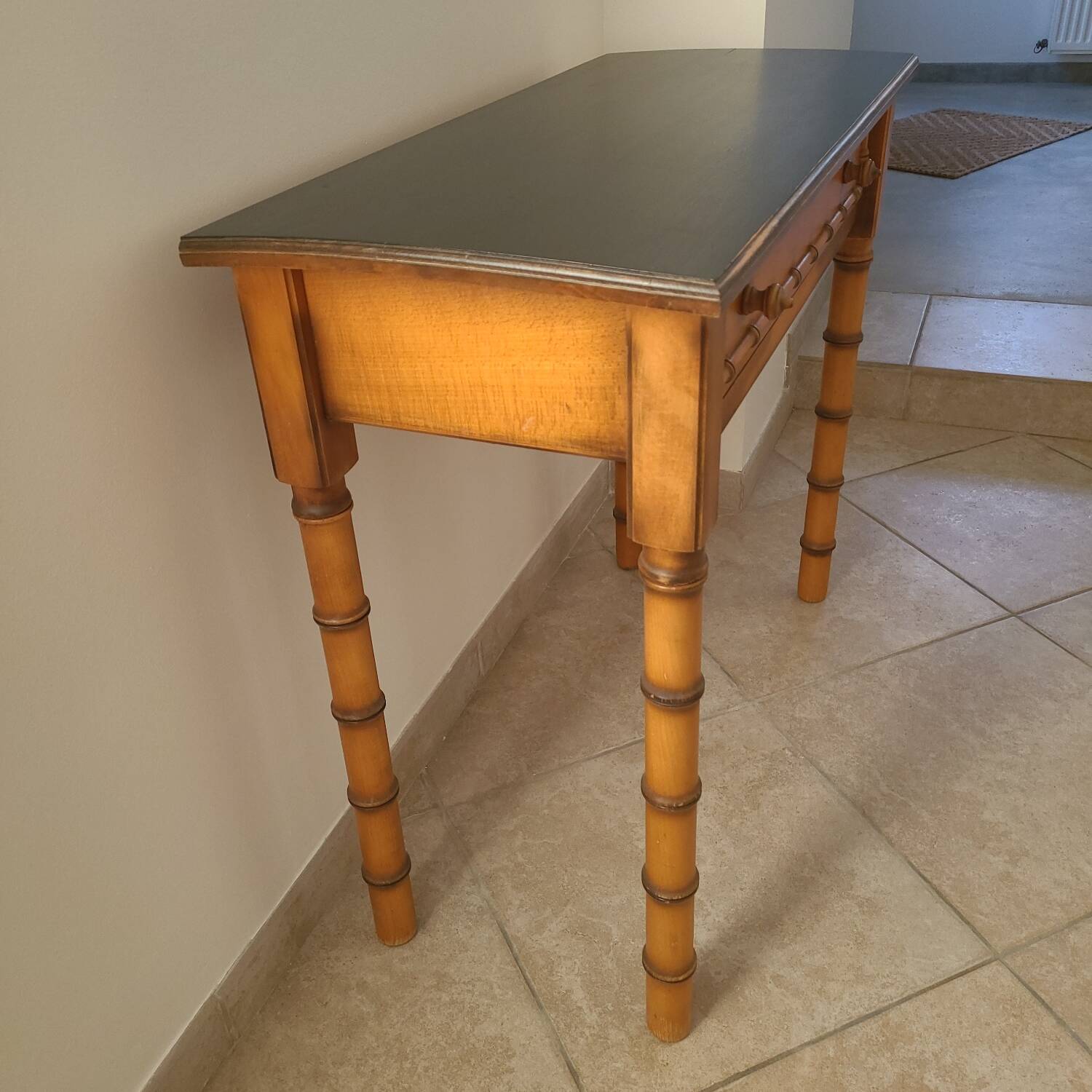 Ancienne table, bureau, console en bois massif merisier à décor imitation bambou Style Napoléon ...