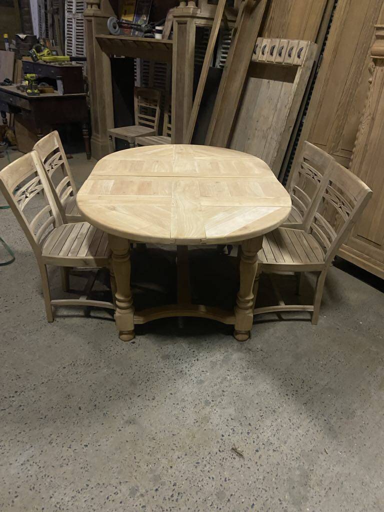 Oval farmhouse table, in raw wood, with 2 extensions | Selency