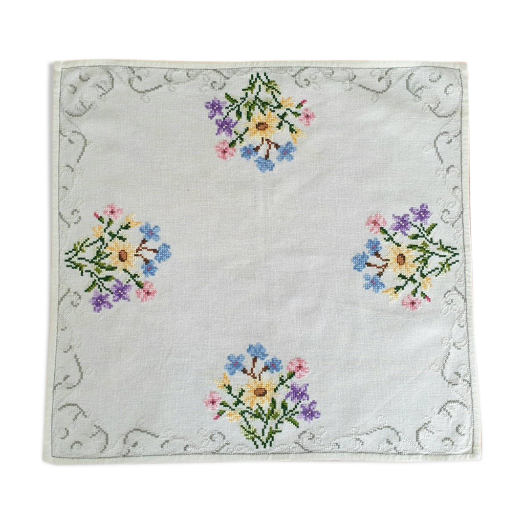 Nappe brodée à la main délicate avec des fleurs, Roumanie | Selency