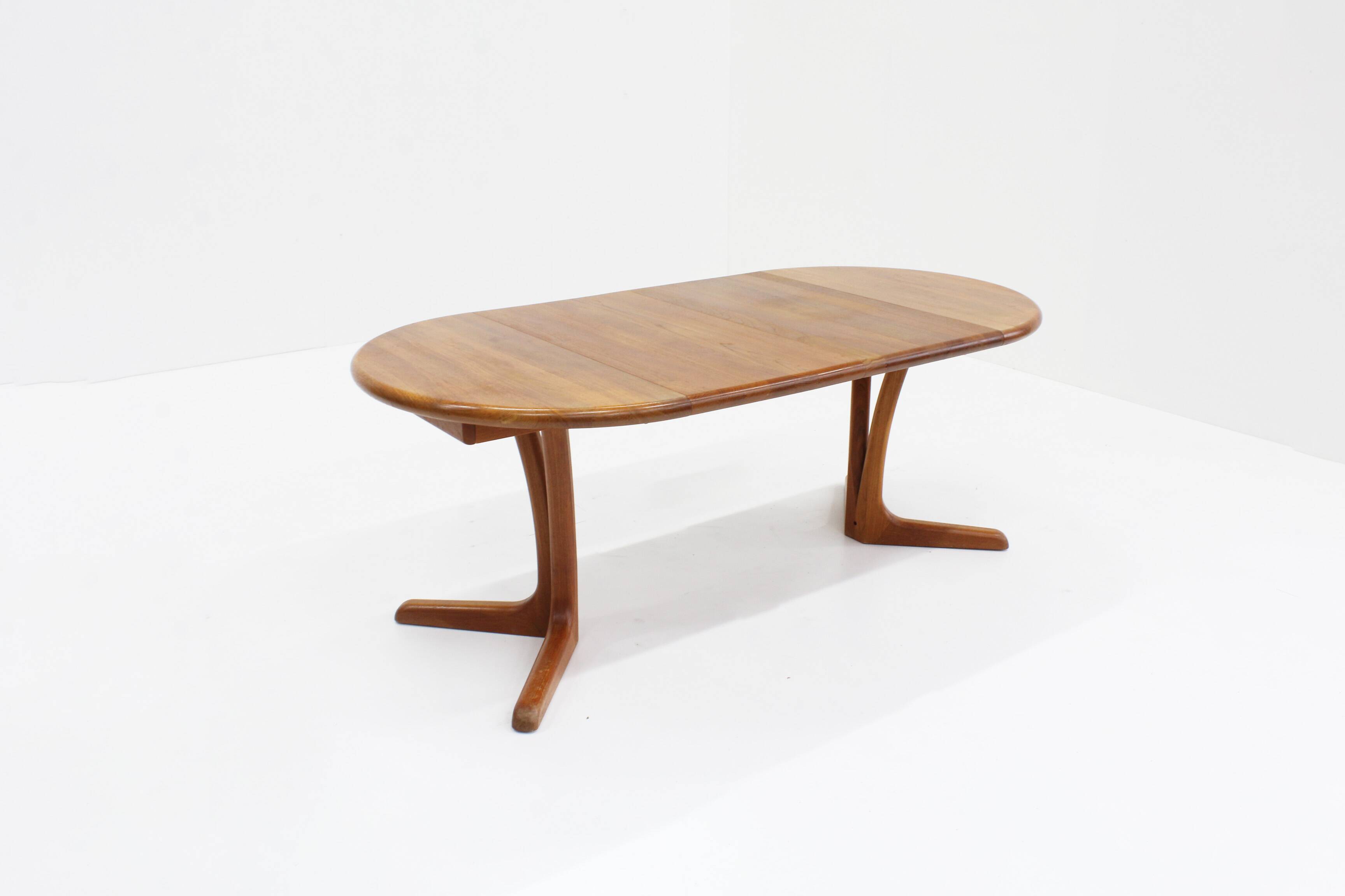 Vintage Danish round extendable dining table solid teak 1960s | Selency