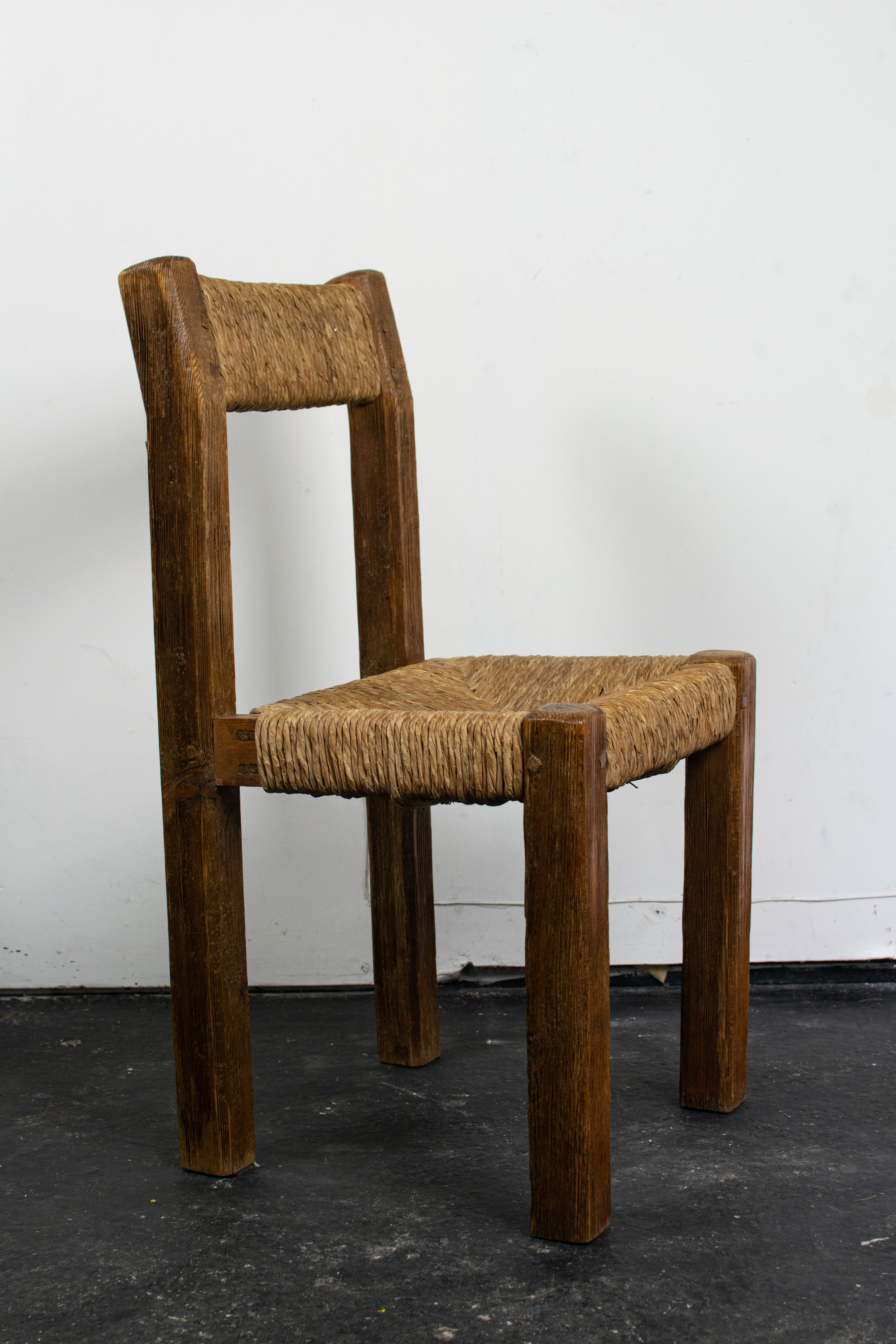 Chaise bois et paille brutaliste, 1950 | Selency