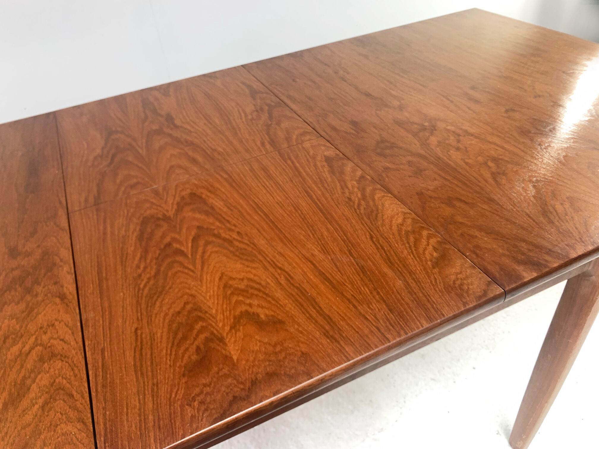 Table à manger danoise en érable des années 1960 du milieu du siècle ...