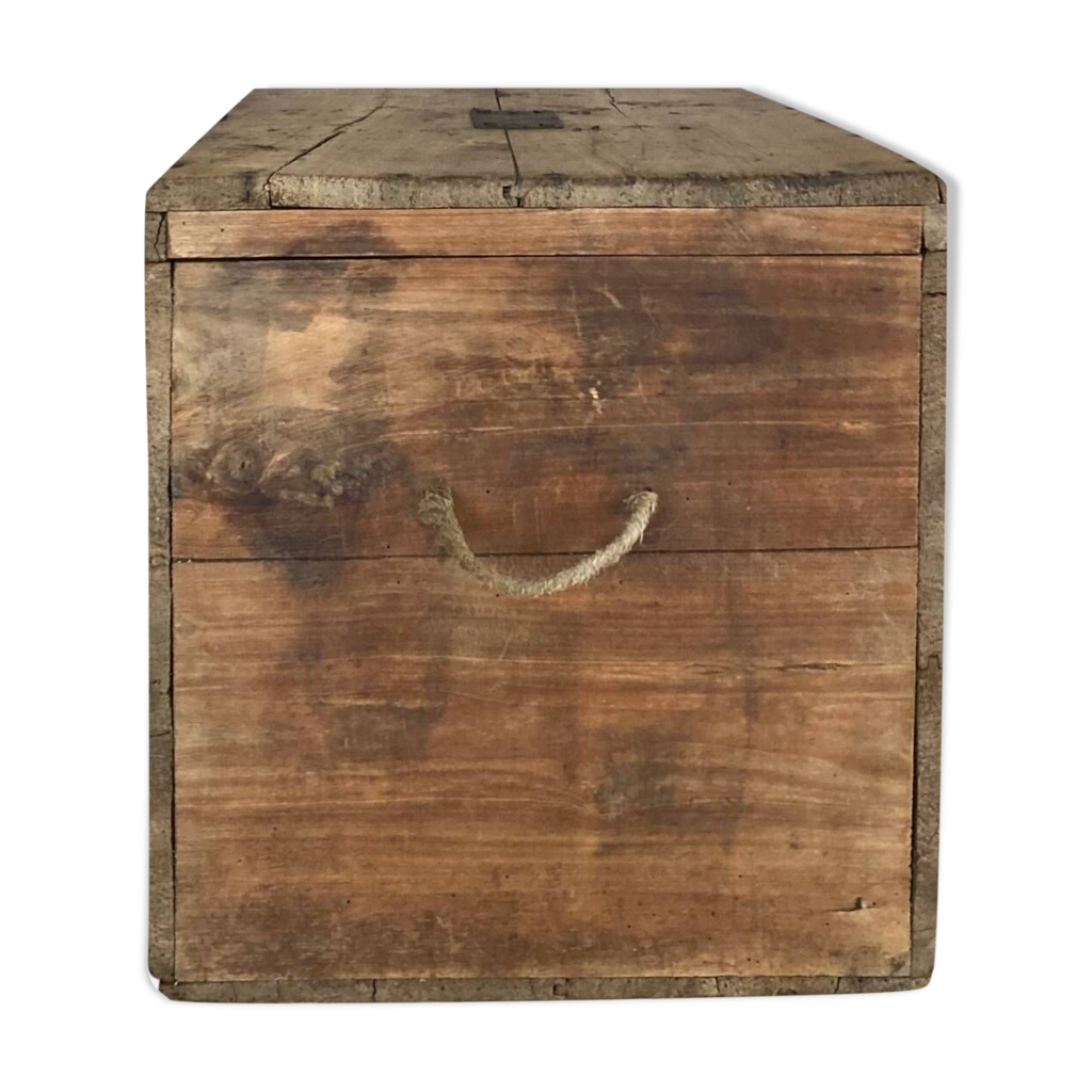 Ancien coffre en bois massif et fer forgé époque fin XIXe / début XXe | Selency