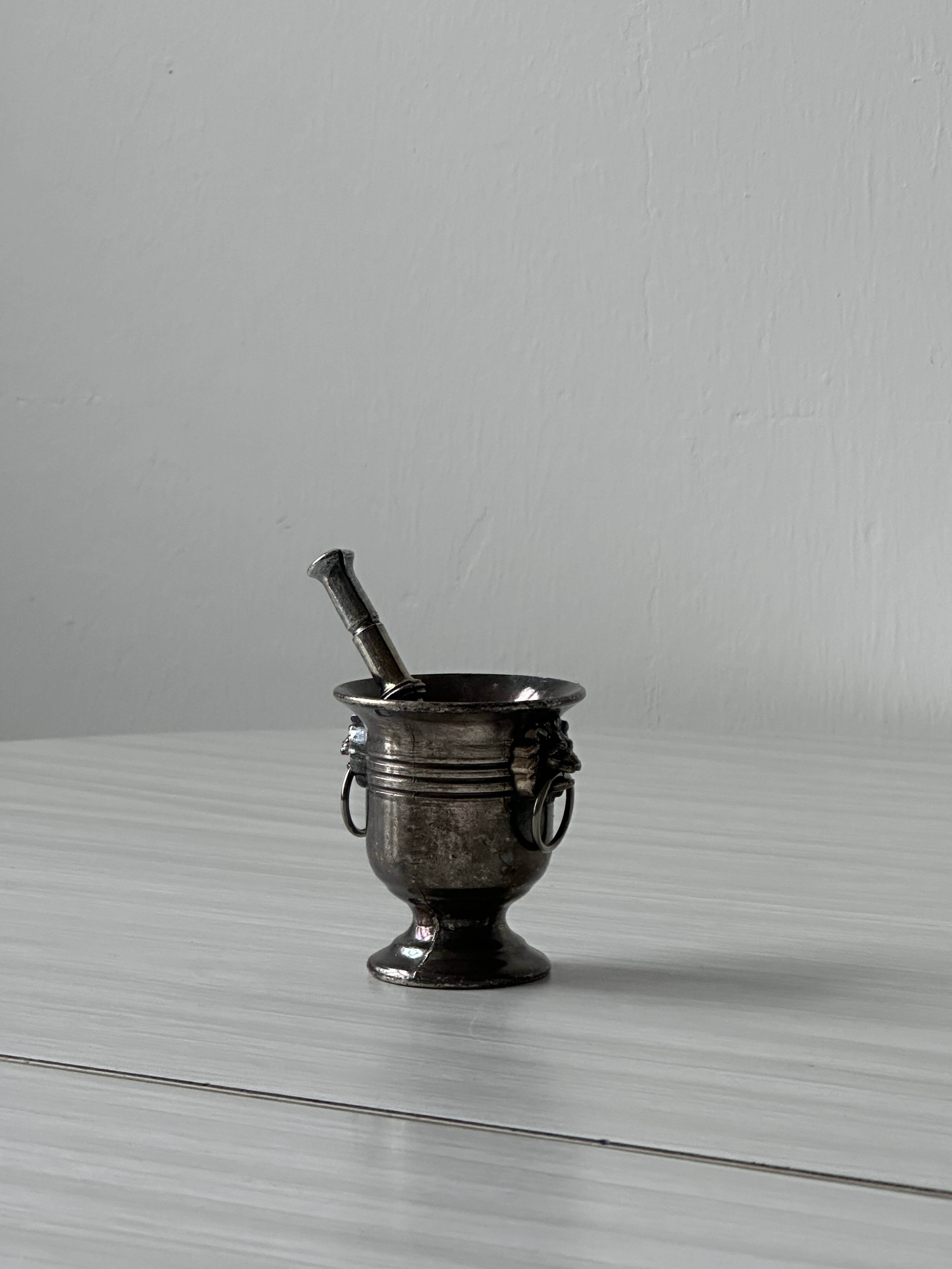 Petit mortier et son pilon en métal | Selency