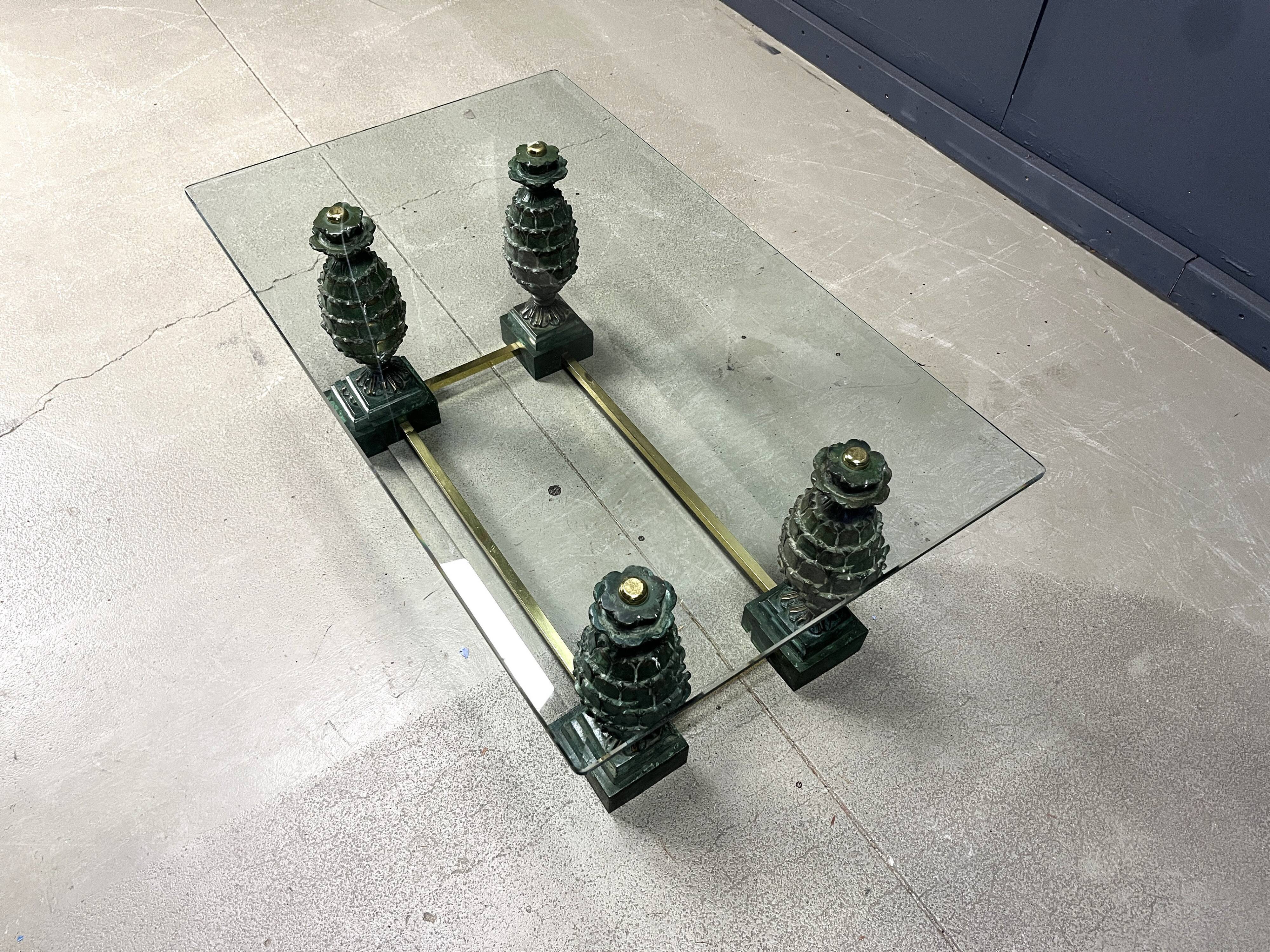 Table basse en laiton en forme de pomme de pin, années 1970 | Selency
