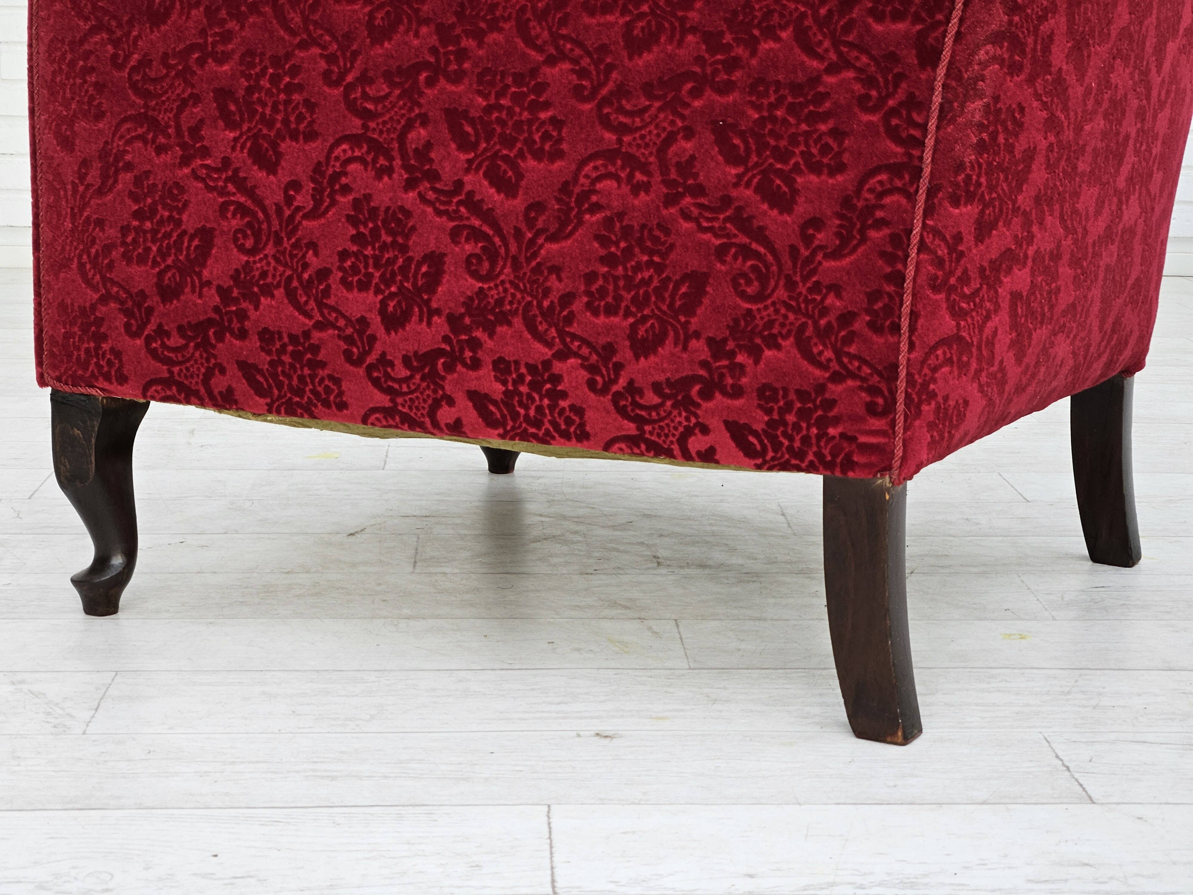 Fauteuil danois, années 1950, tissu coton/laine rouge, bois de hêtre ...