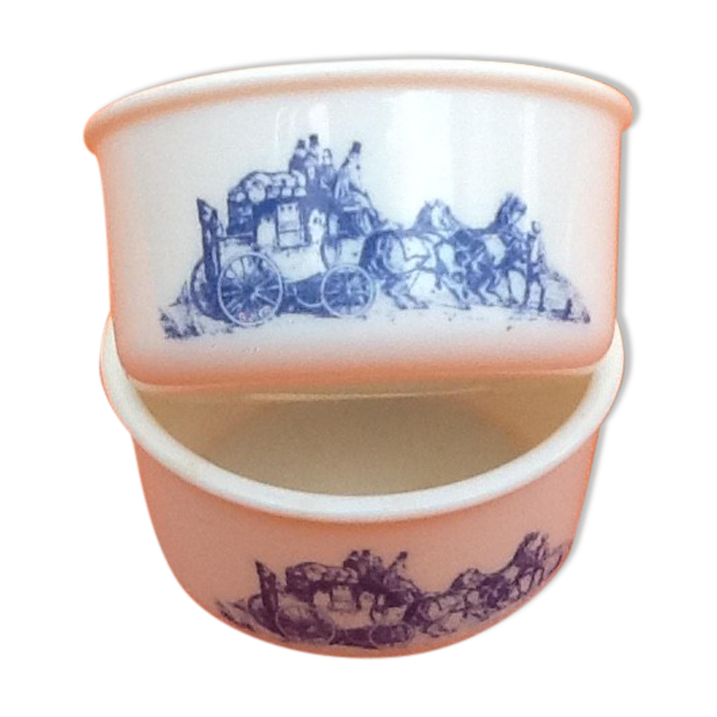 Années 1970 Arcopal France Duo de ramequins " scène de vie Victorienne " | Selency