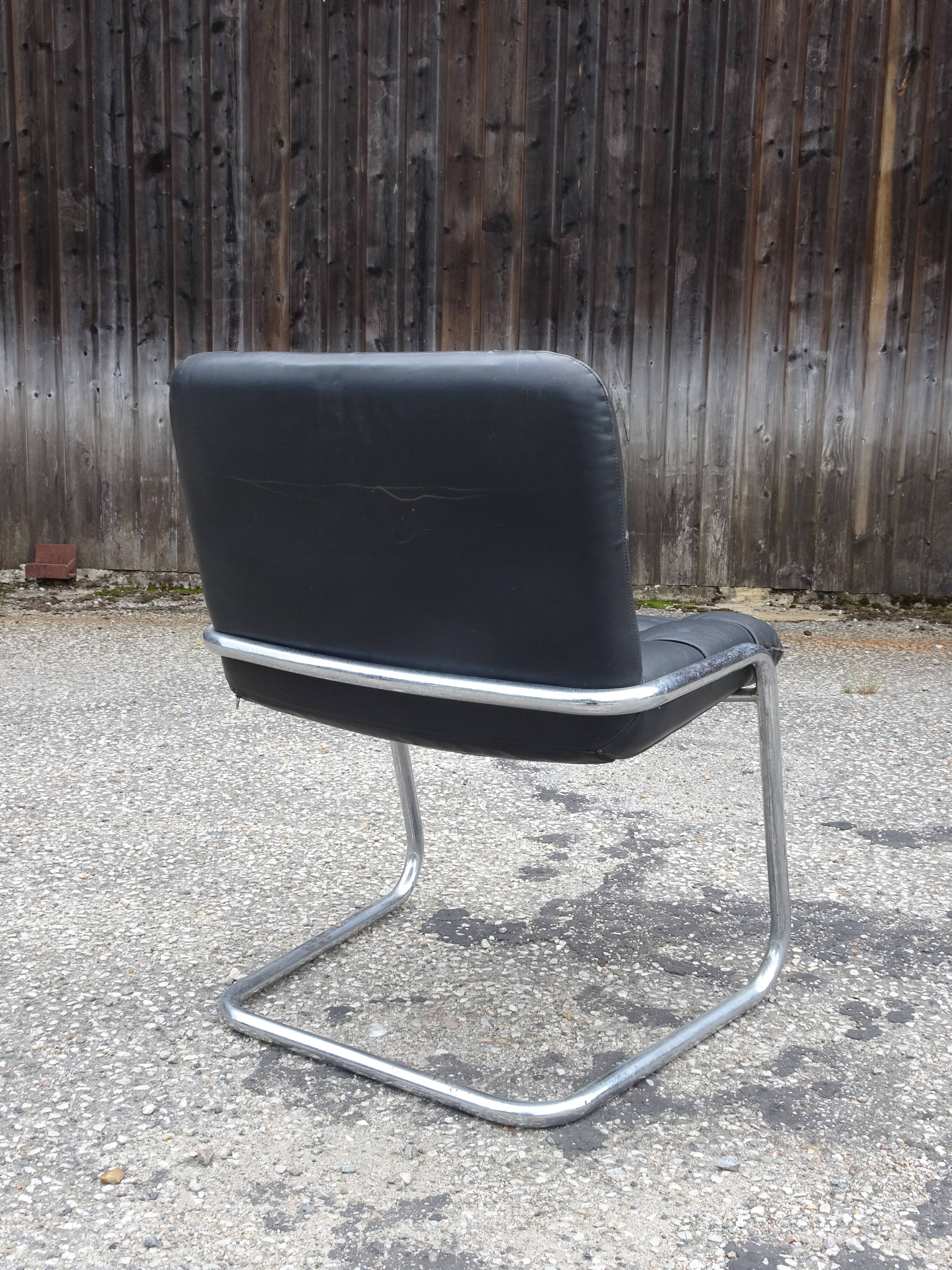 Chaise modèle Storm de Yves Christin, édition Airborne, vers 1970 ...