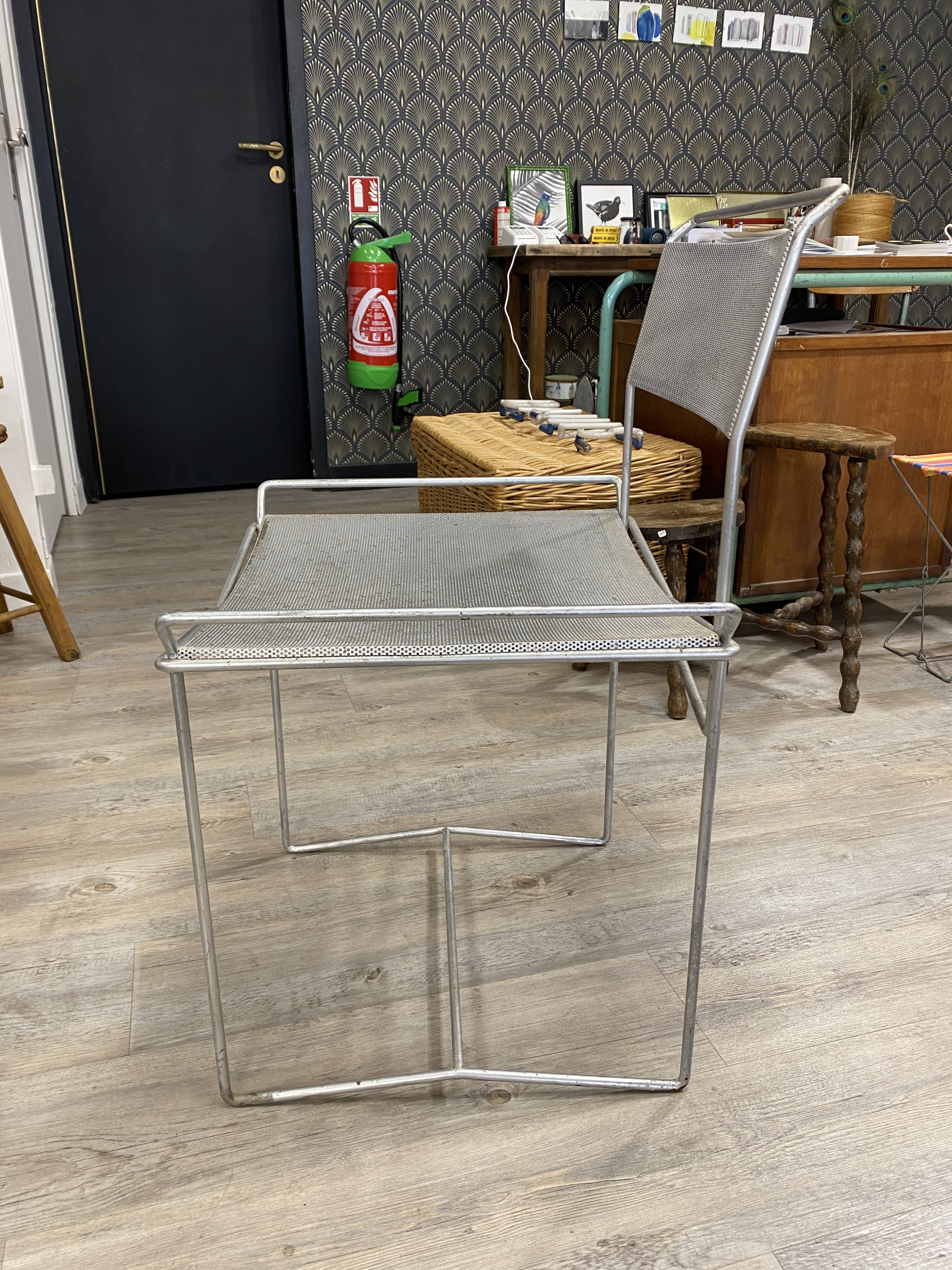Paire de chaises design en acier perforé couleur aluminium | Selency