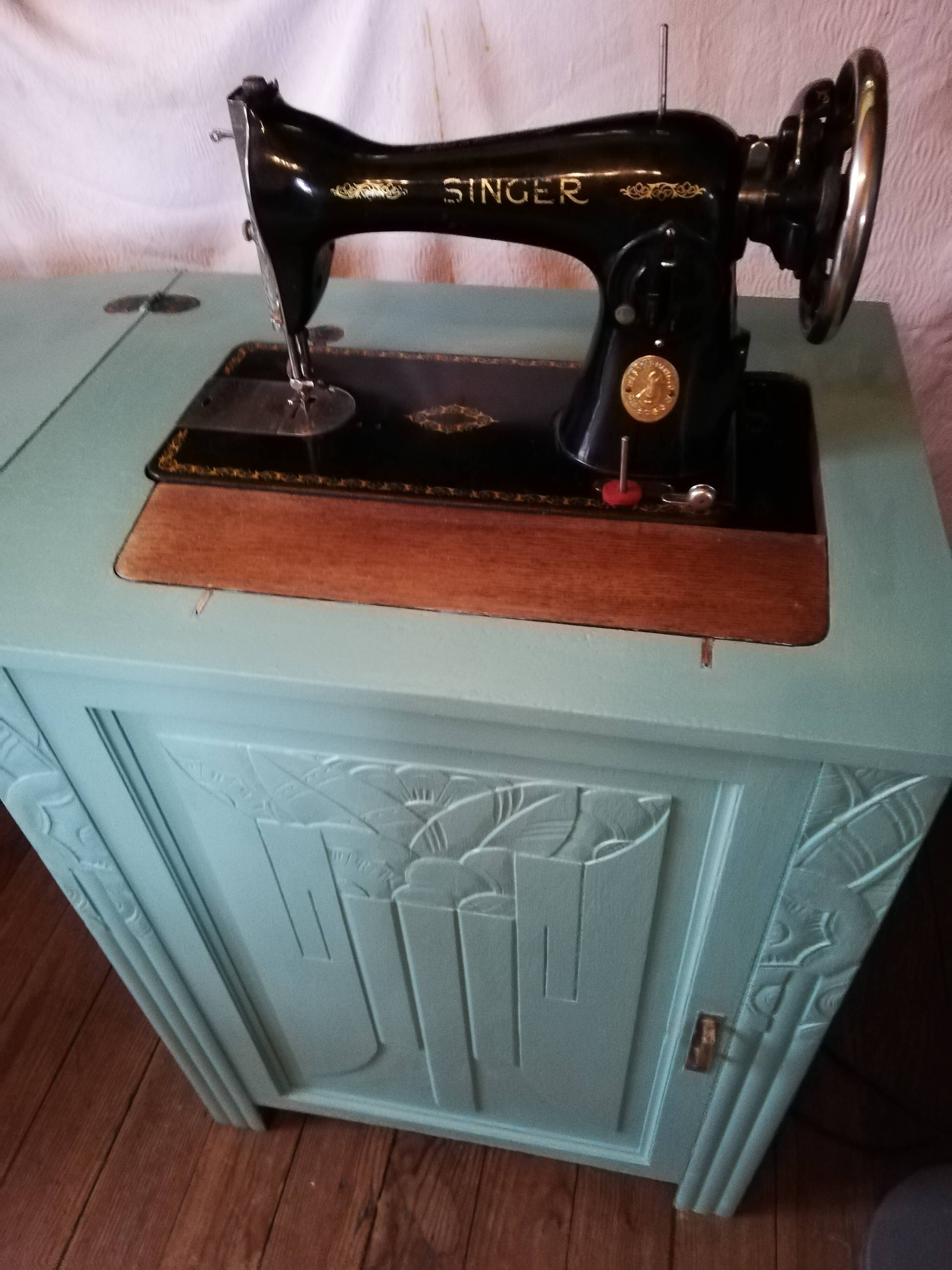 Machine à coudre Singer vintage avec son meuble art déco | Selency